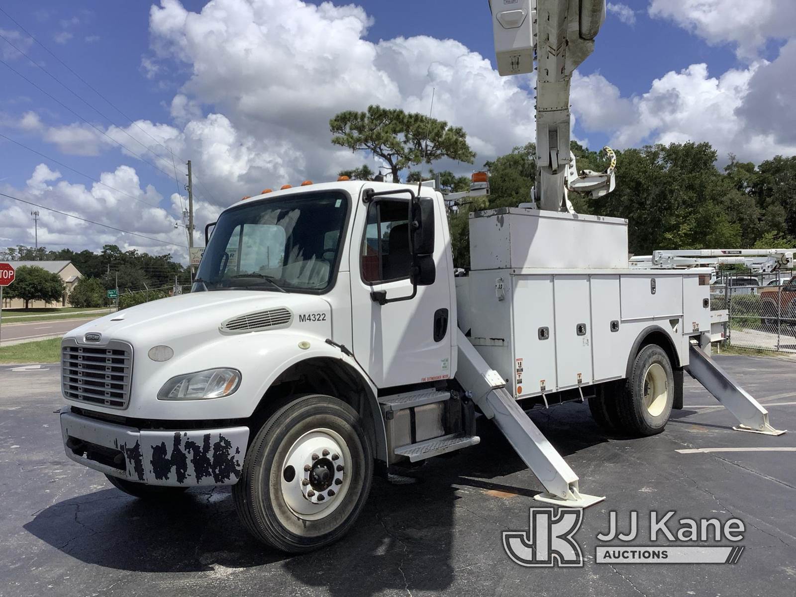 2018 Altec AM55E-MH, 61 ft, Over-Center Material Handling Bucket Truck ...