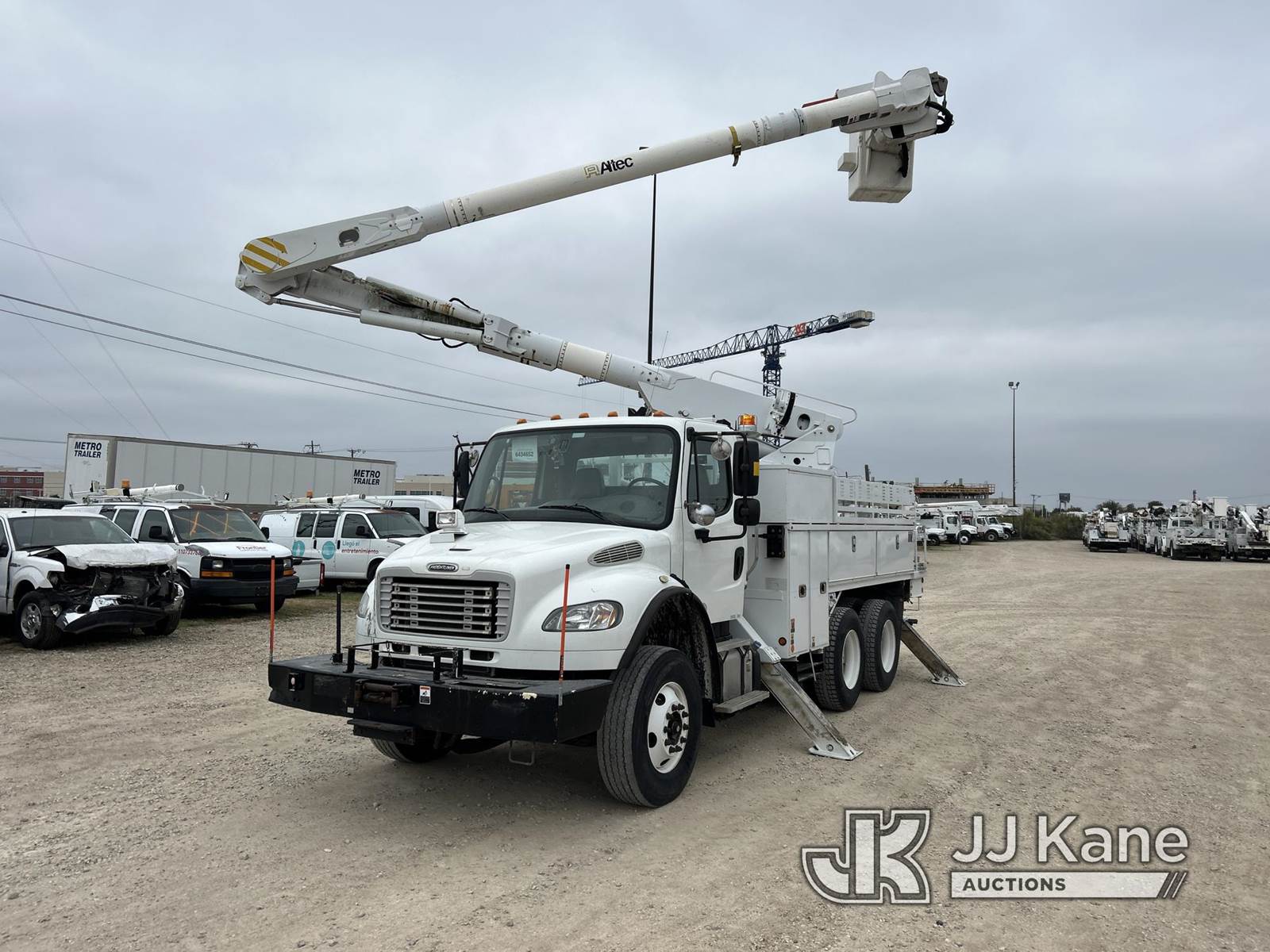 2015 Altec AM855, 60 ft, Over-Center Material Handling Bucket For Sale ...