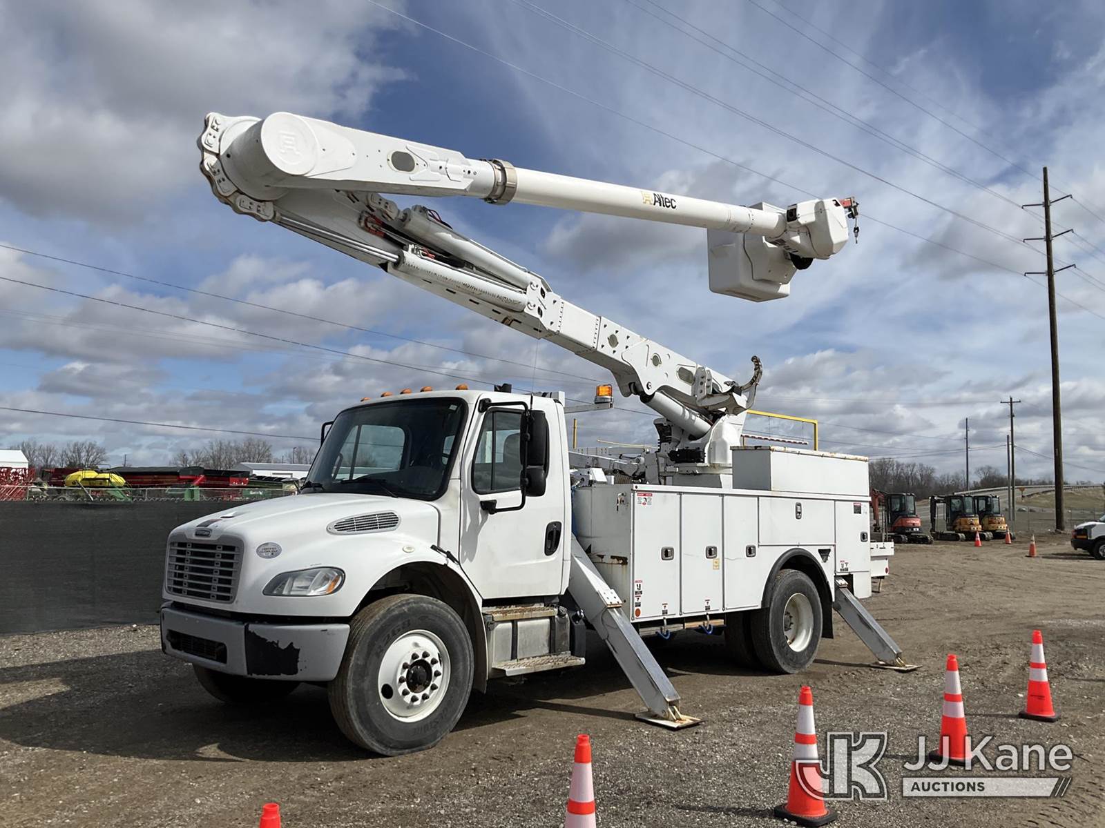 2018 Altec AM55, 60 ft, Over-Center Material Handling Bucket Truck For ...