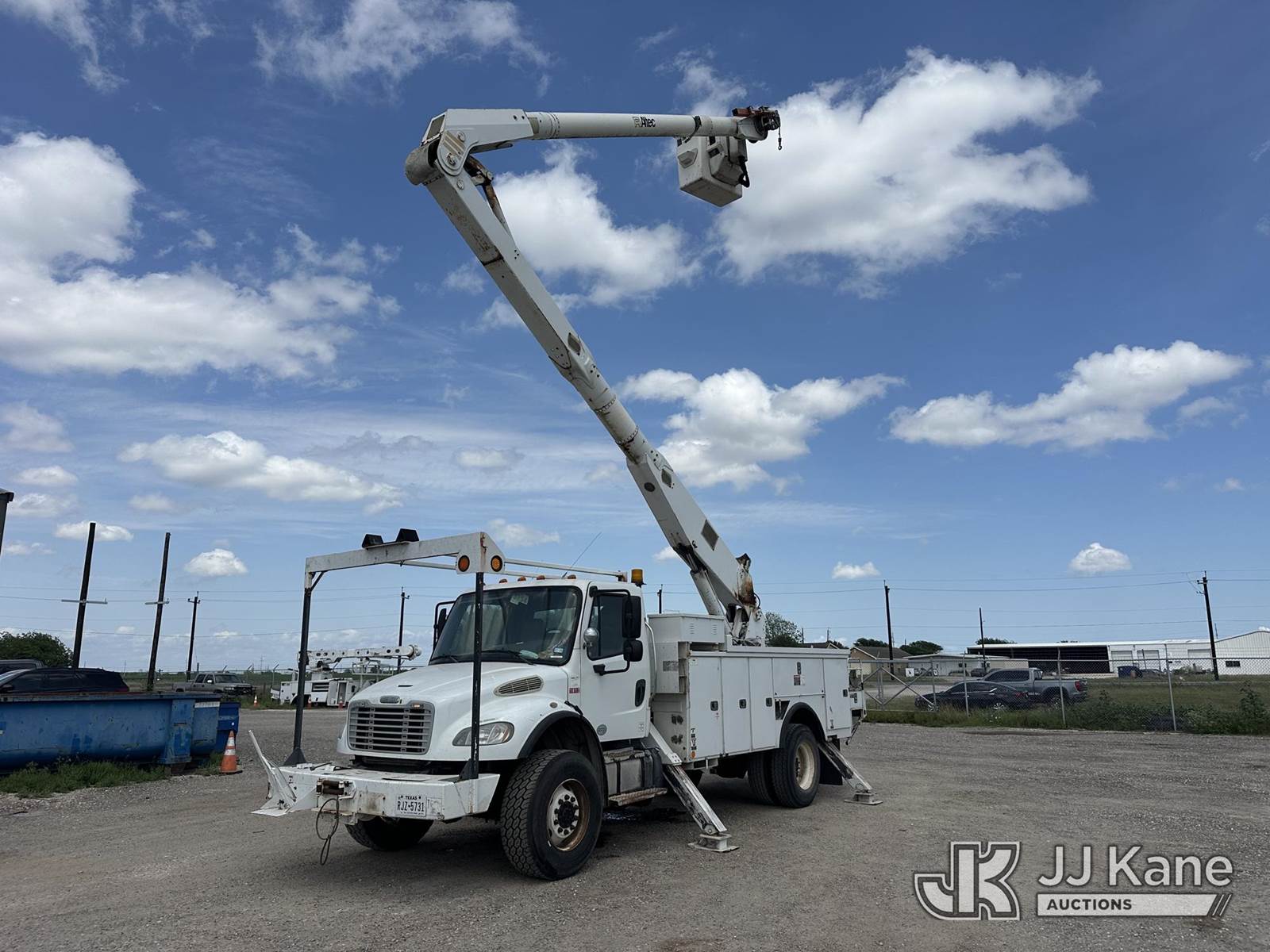 2014 Altec AA755L-MH, 60 ft, Material Handling Bucket Truck For Sale ...