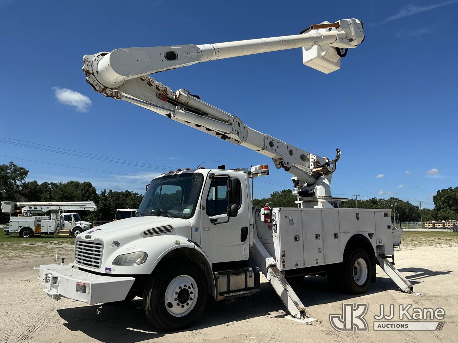 2016 Altec AM55, 60 ft, Over-Center Material Handling Bucket Truck For ...
