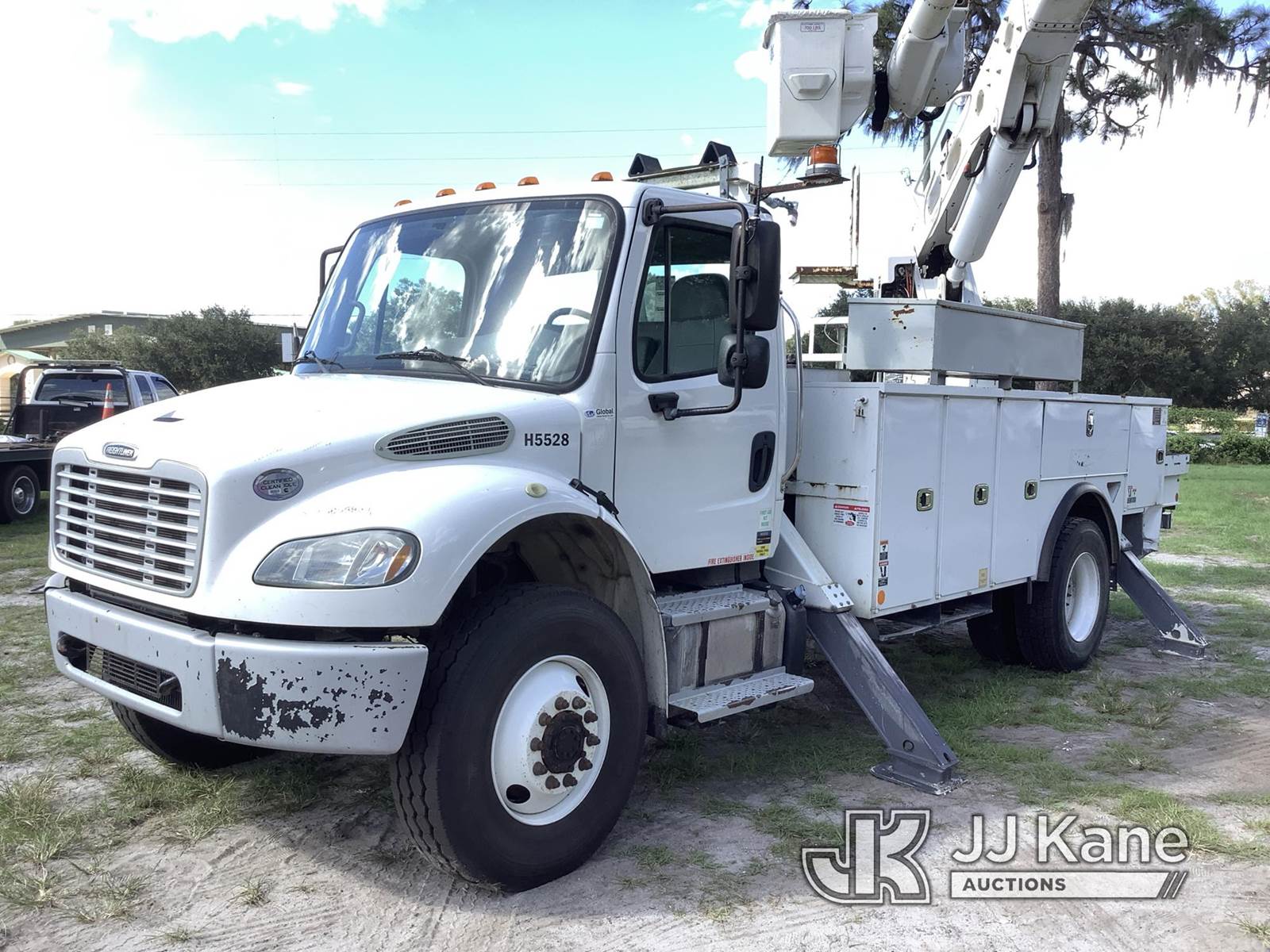 2019 Altec AA55-MH, 60 ft, Material Handling Bucket Truck For Sale ...