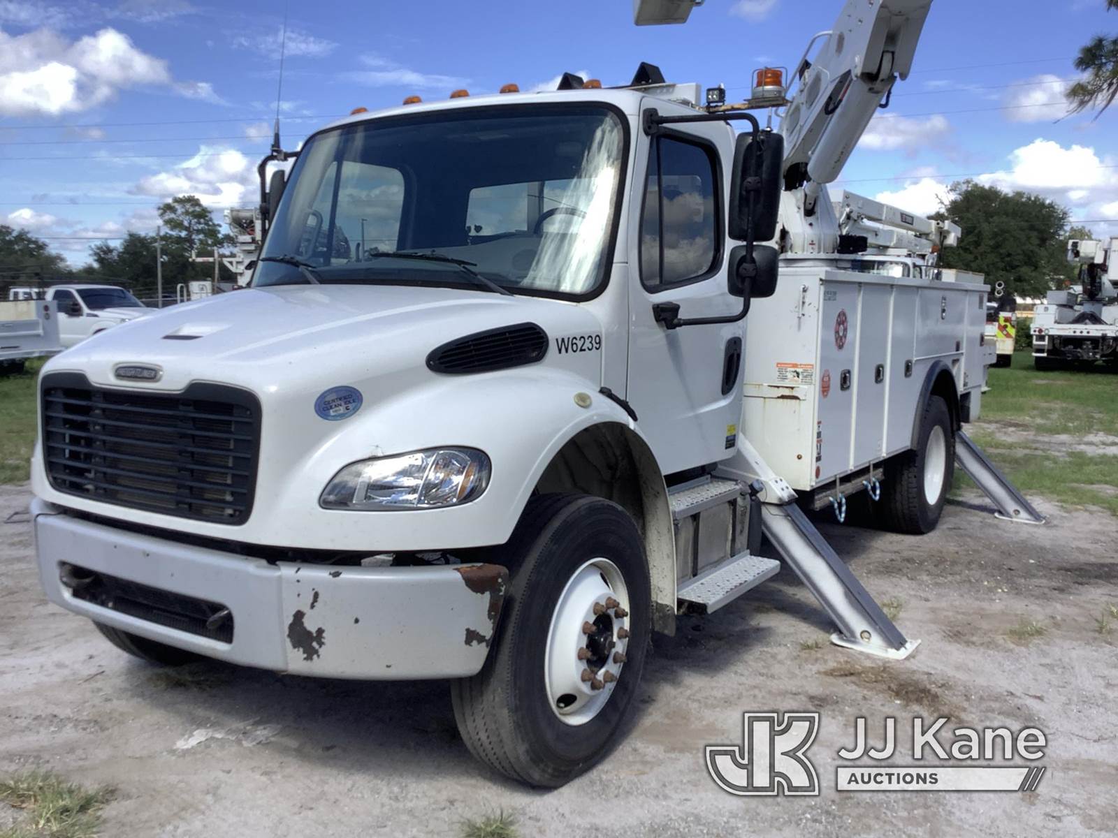 2020 Altec AA55-MH, 60 ft, Material Handling Bucket Truck For Sale ...