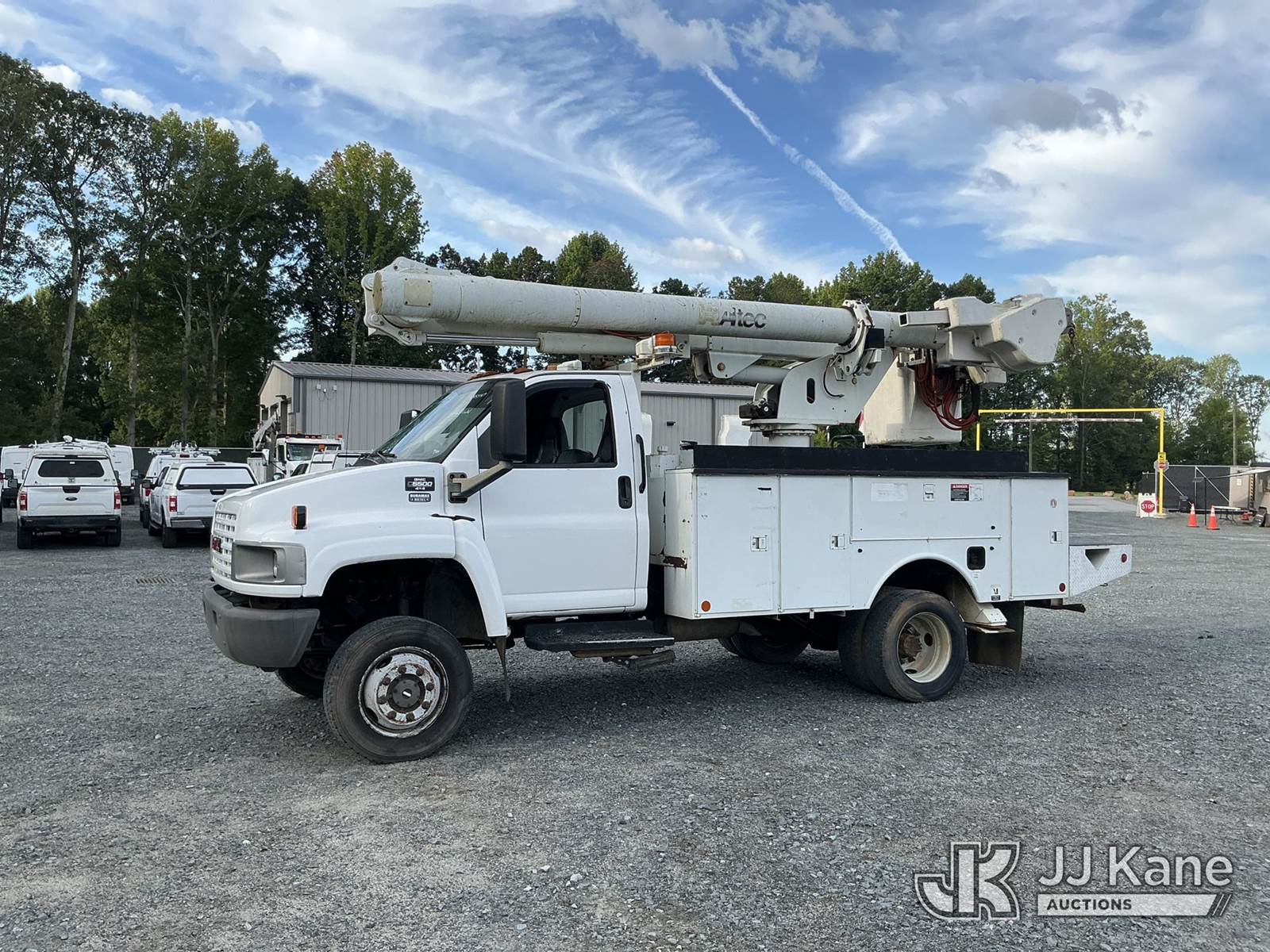 2006 Altec L37-MH, 42 ft, Over-Center Material Handling Bucket Truck ...
