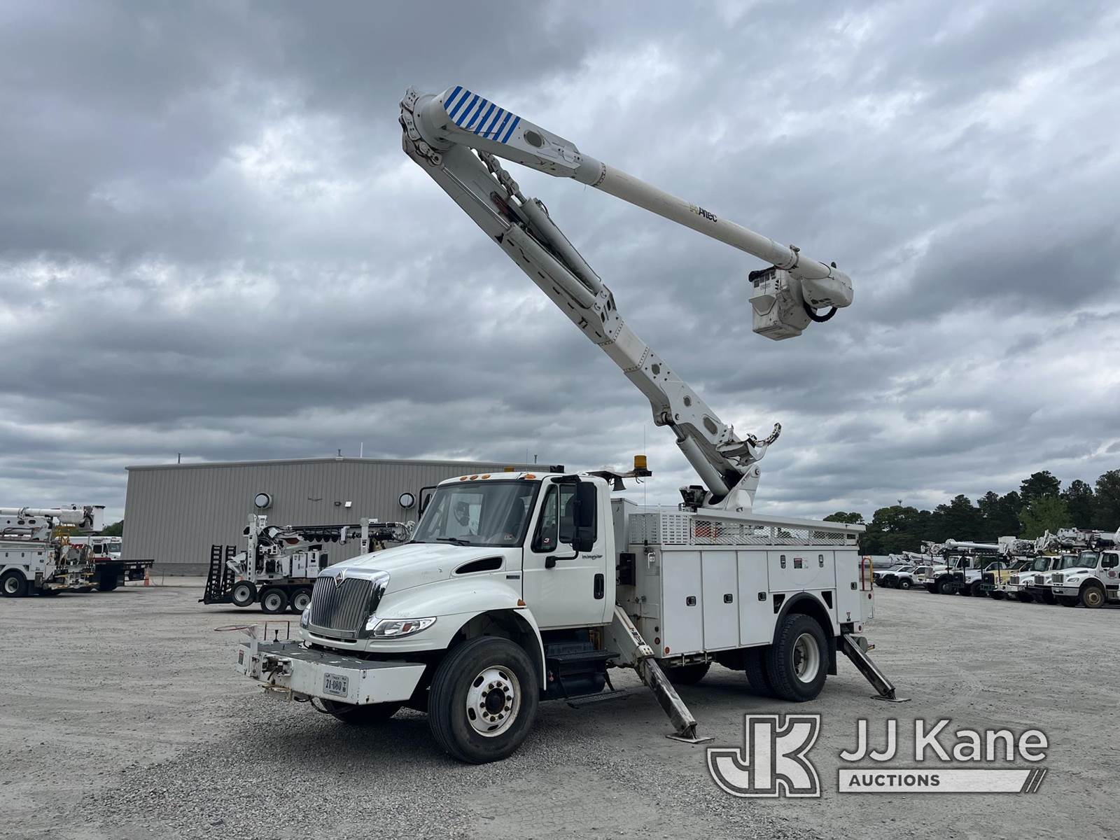 2014 Altec AM55, 60 ft, Over-Center Material Handling Bucket Truck For Sale, 11,017 Hours ...