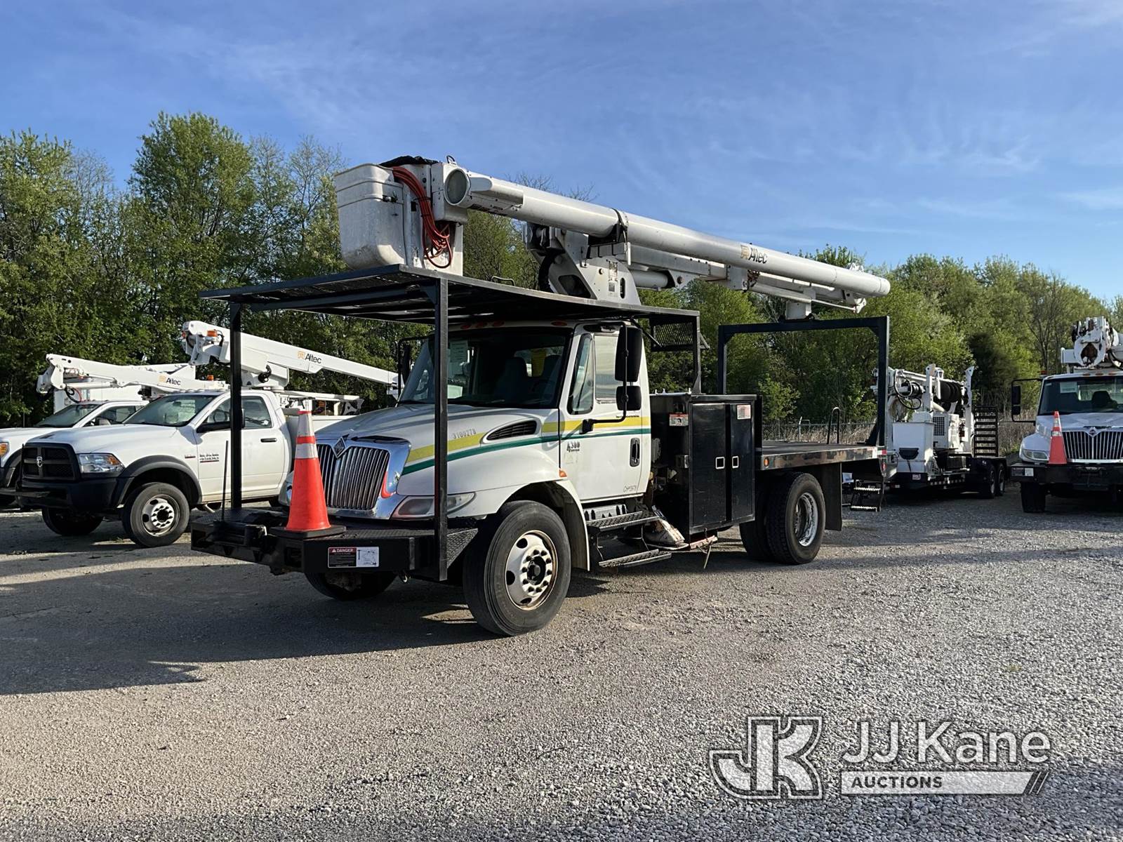 2006 Altec LRV55, 60 ft, Over-Center Bucket Truck For Sale, 16,893 Hours | Elizabethtown, KY ...