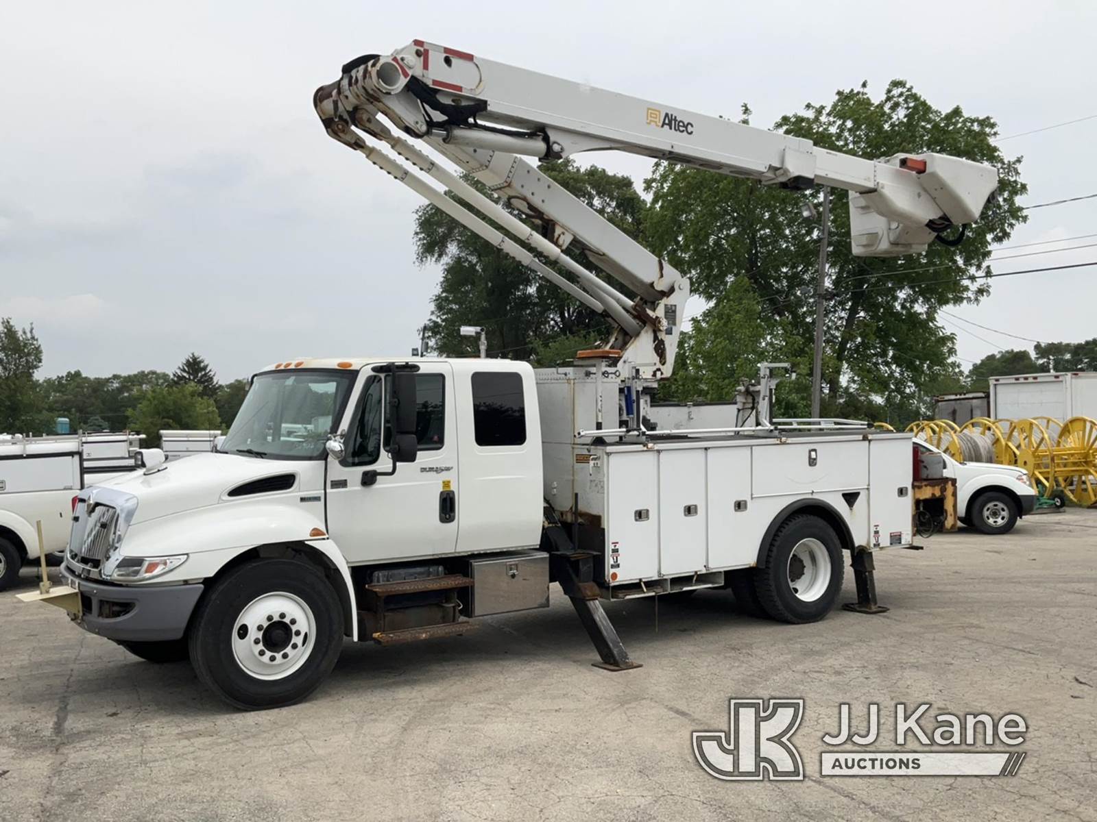 2013 Altec TA50-MH, 55 ft, Articulating & Telescopic Material Handling ...