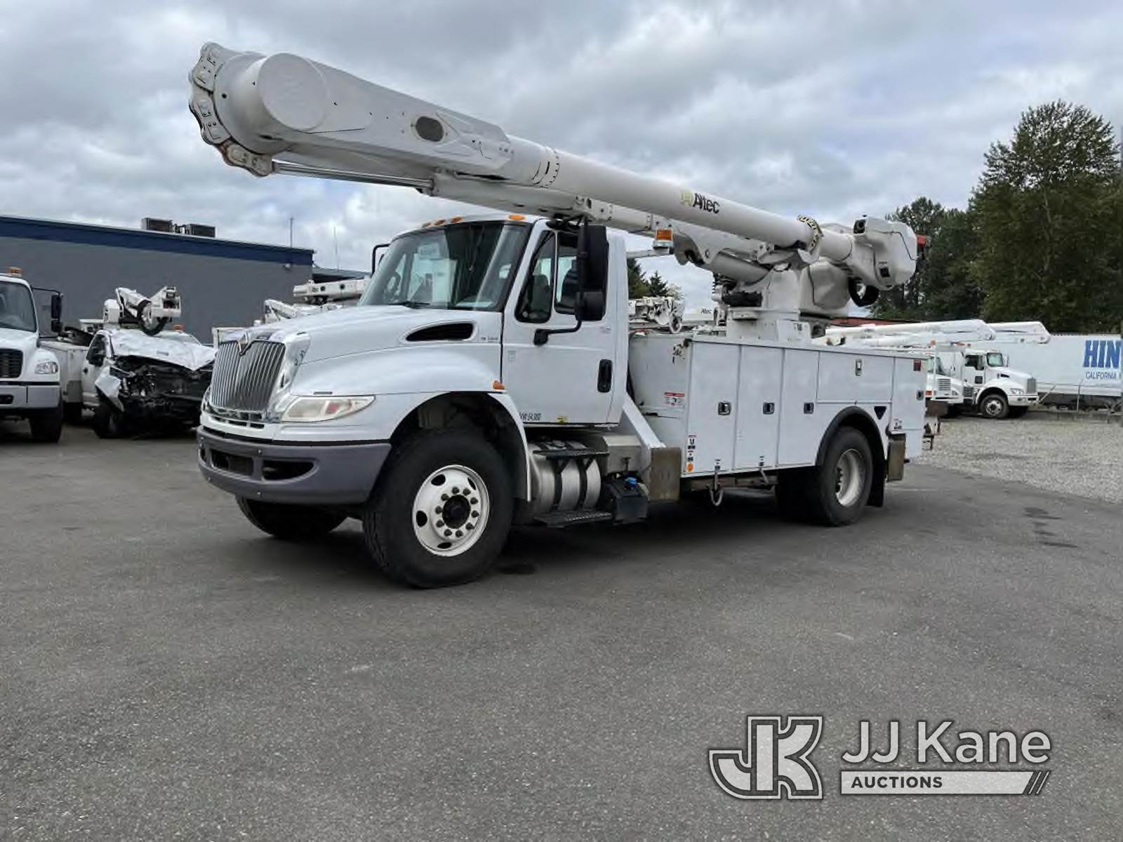 2016 Altec AM55, 60 ft, Over-Center Material Handling Bucket For Sale ...