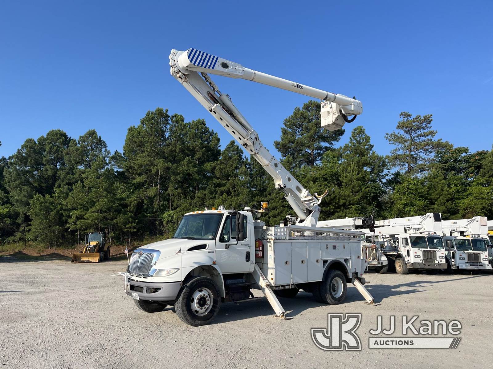 2013 Altec AM55, 60 ft, Over-Center Material Handling Bucket Truck For ...