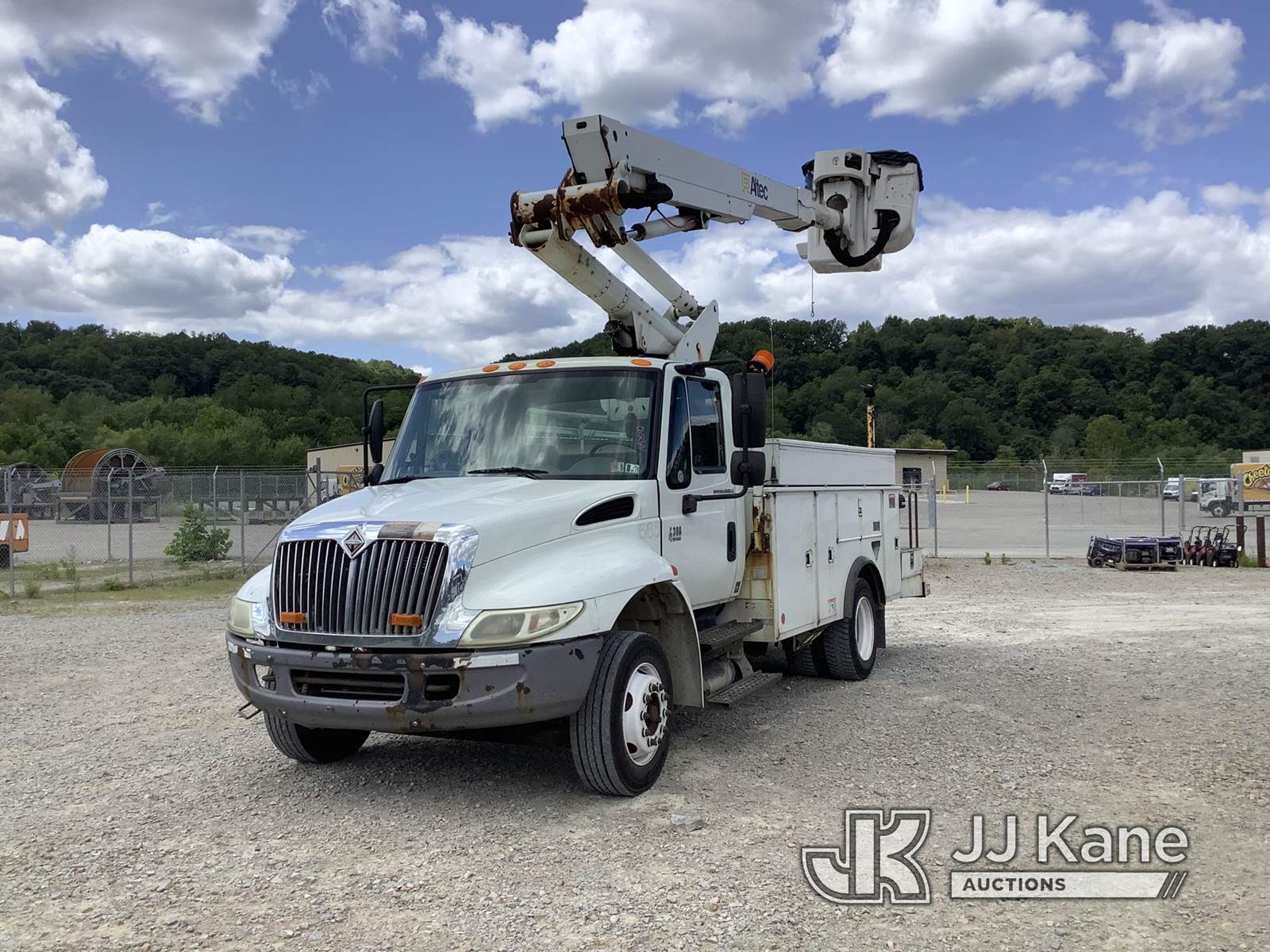 2006 International 4300 Boom / Bucket Truck For Sale, 27,393 Hours ...
