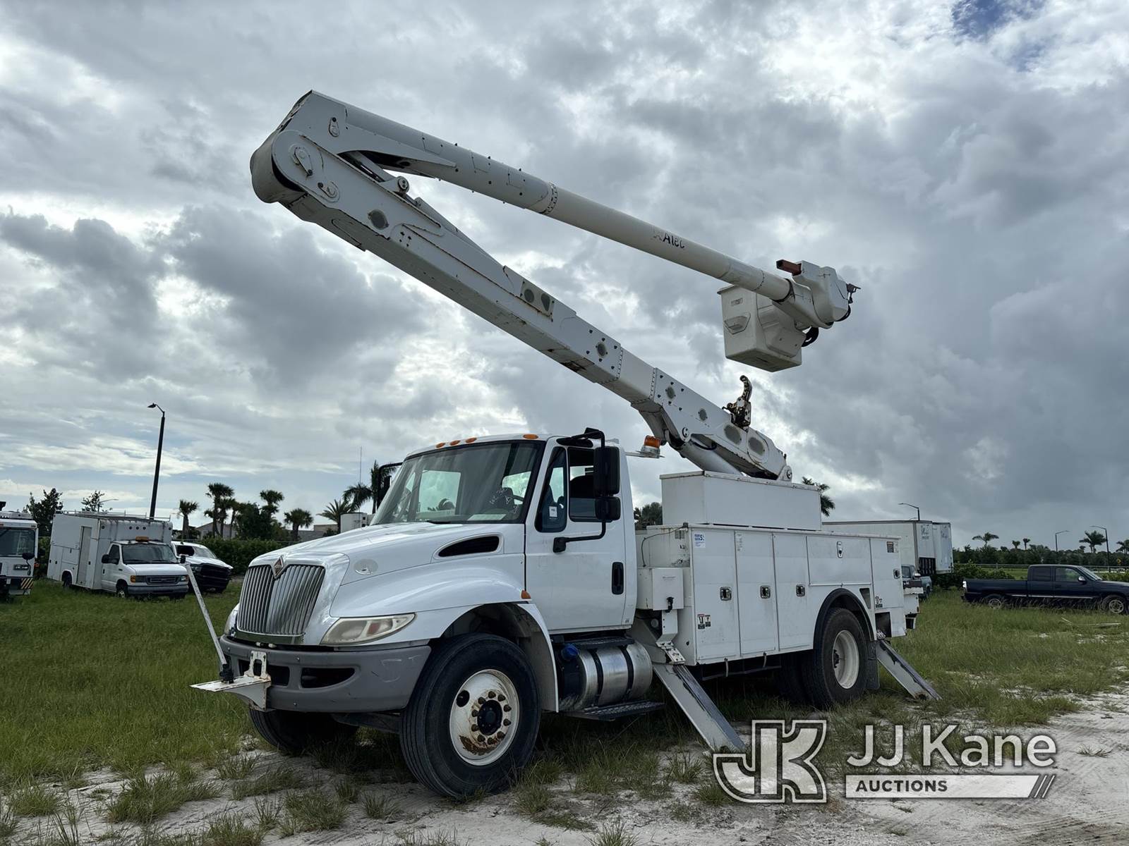 2017 Altec AA55-MH, 60 ft, Material Handling Bucket Truck For Sale ...