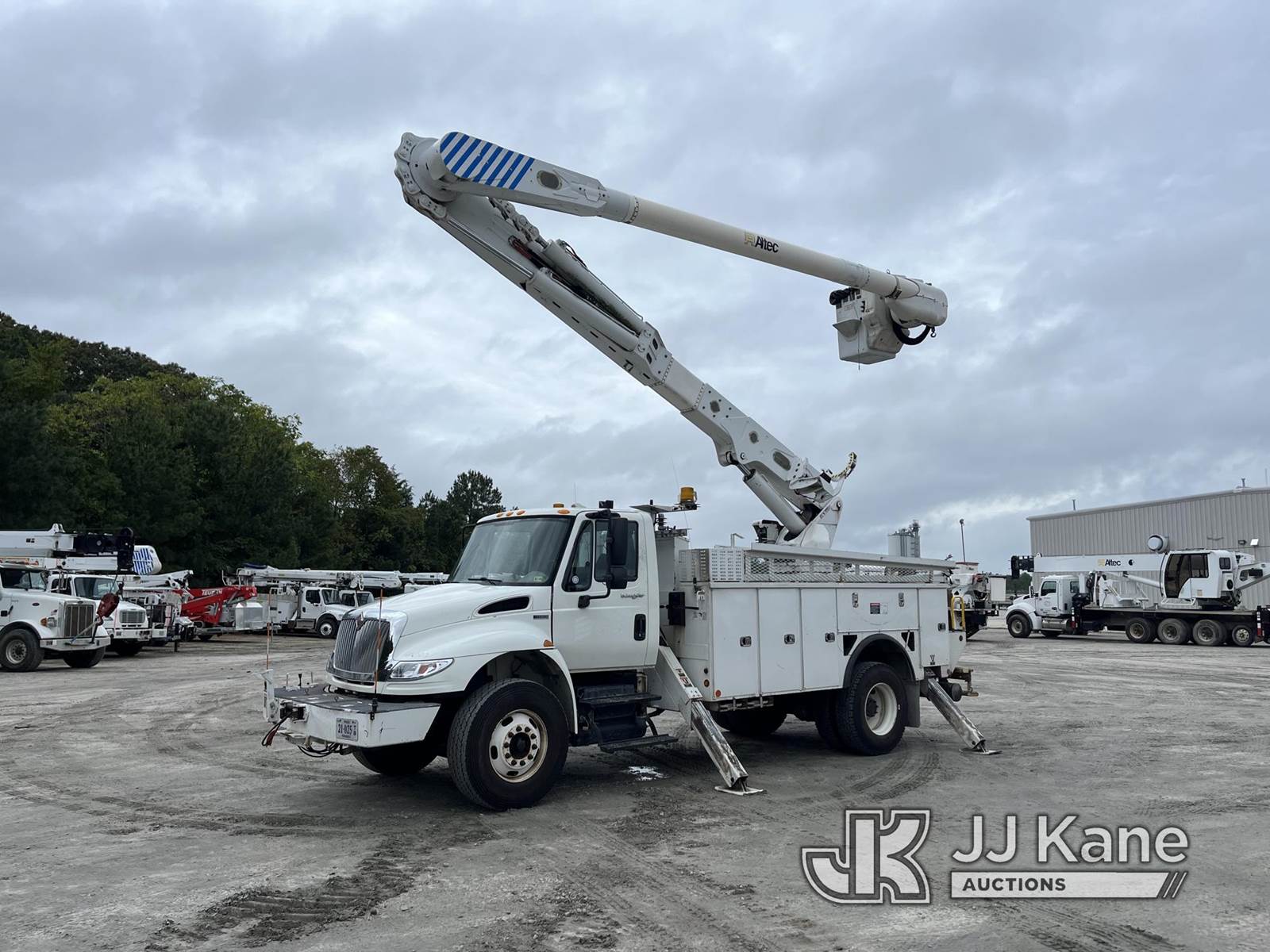 2014 Altec AM55, 60 ft, Over-Center Material Handling Bucket Truck For Sale, 10,022 Hours ...