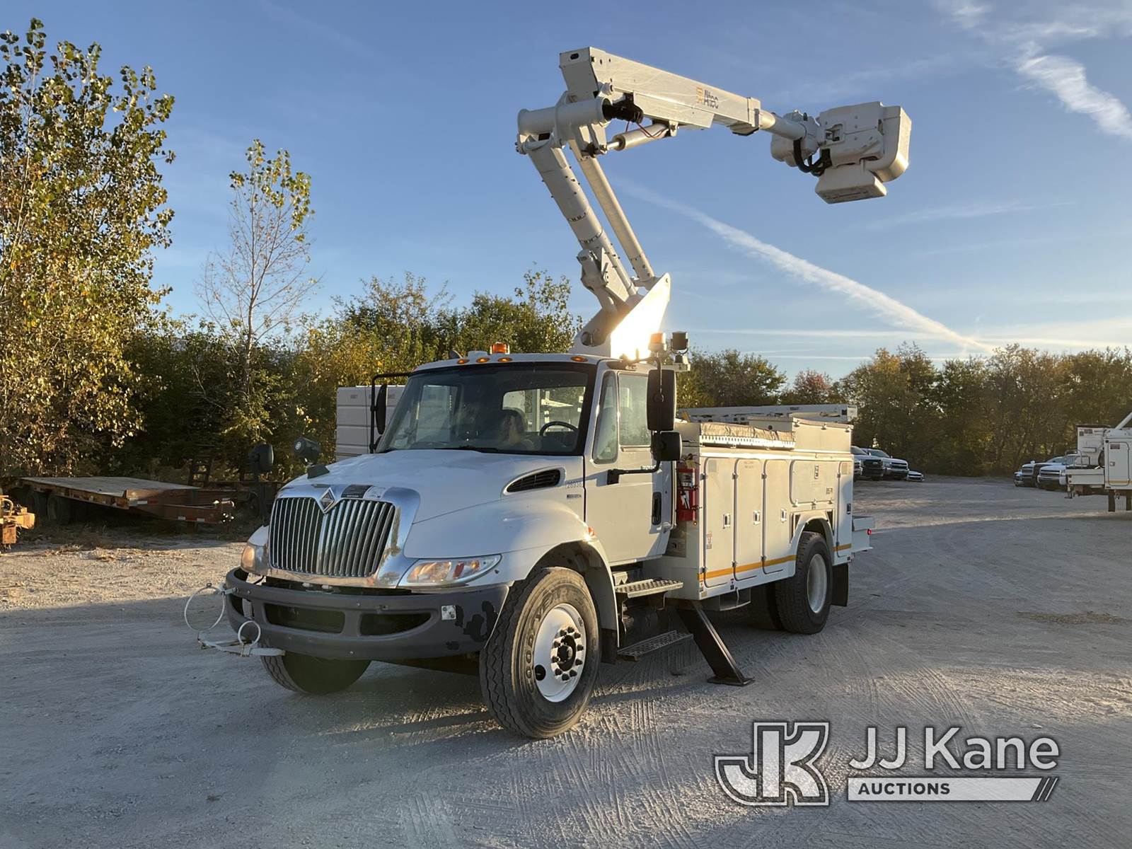 2010 Altec TA41M, 46 ft, Articulating & Telescopic Material Handling Bucket Truck For Sale ...