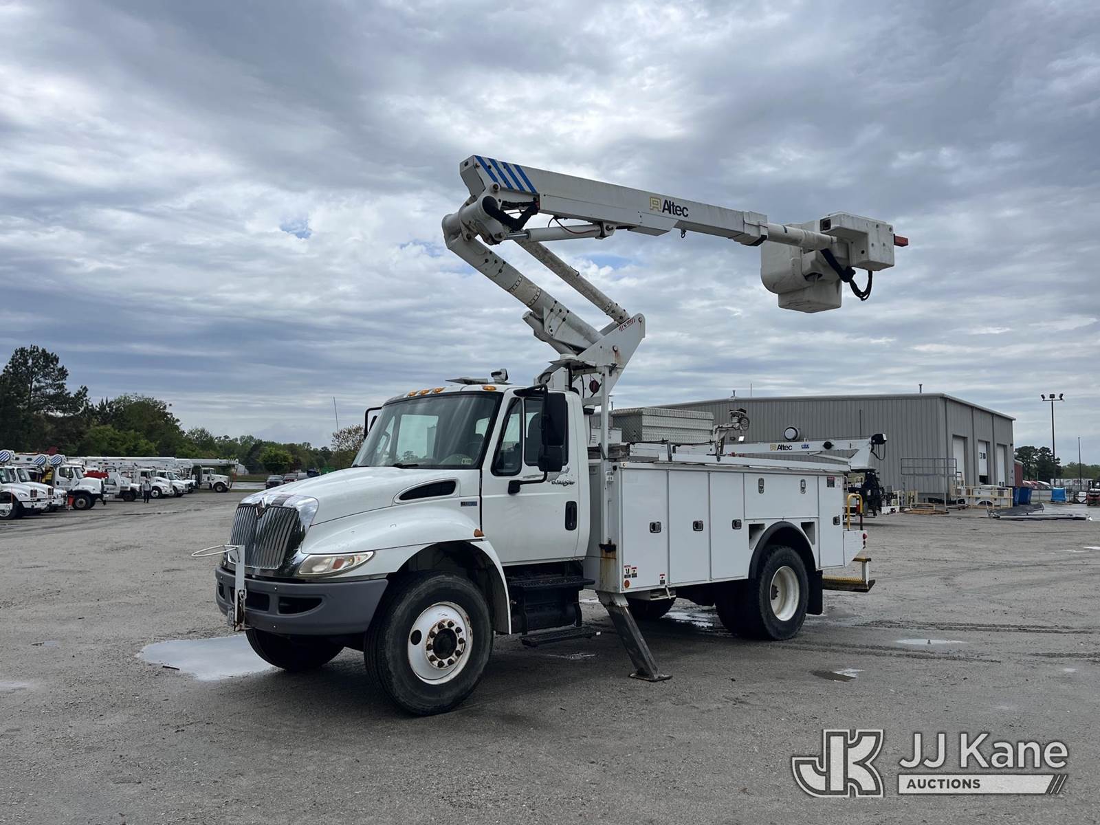2013 Altec TA41M, 46 ft, Articulating & Telescopic Material Handling Bucket Truck For Sale ...