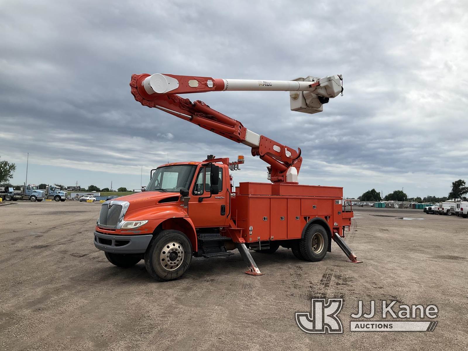 2010 Altec AM50, 55 ft, Over-Center Material Handling Bucket Truck For ...