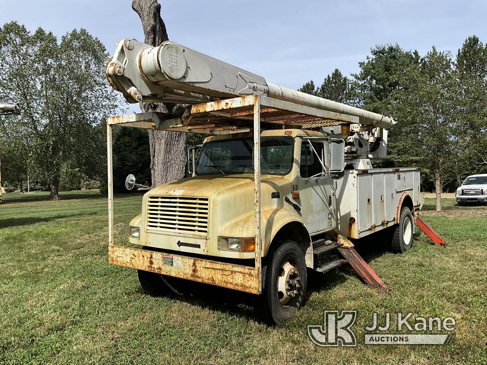 2001 Altec AM855, 60 ft, Over-Center Material Handling Bucket Truck For ...