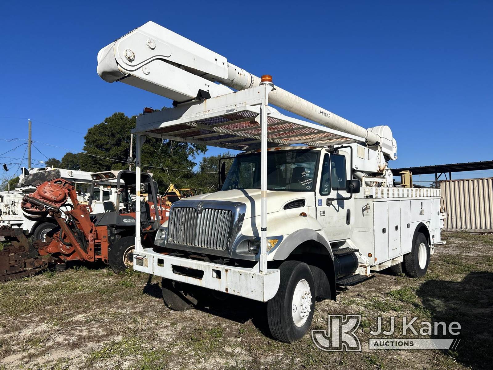 2007 Altec AA755L-MH, 60 ft, Material Handling Bucket Truck For Sale ...