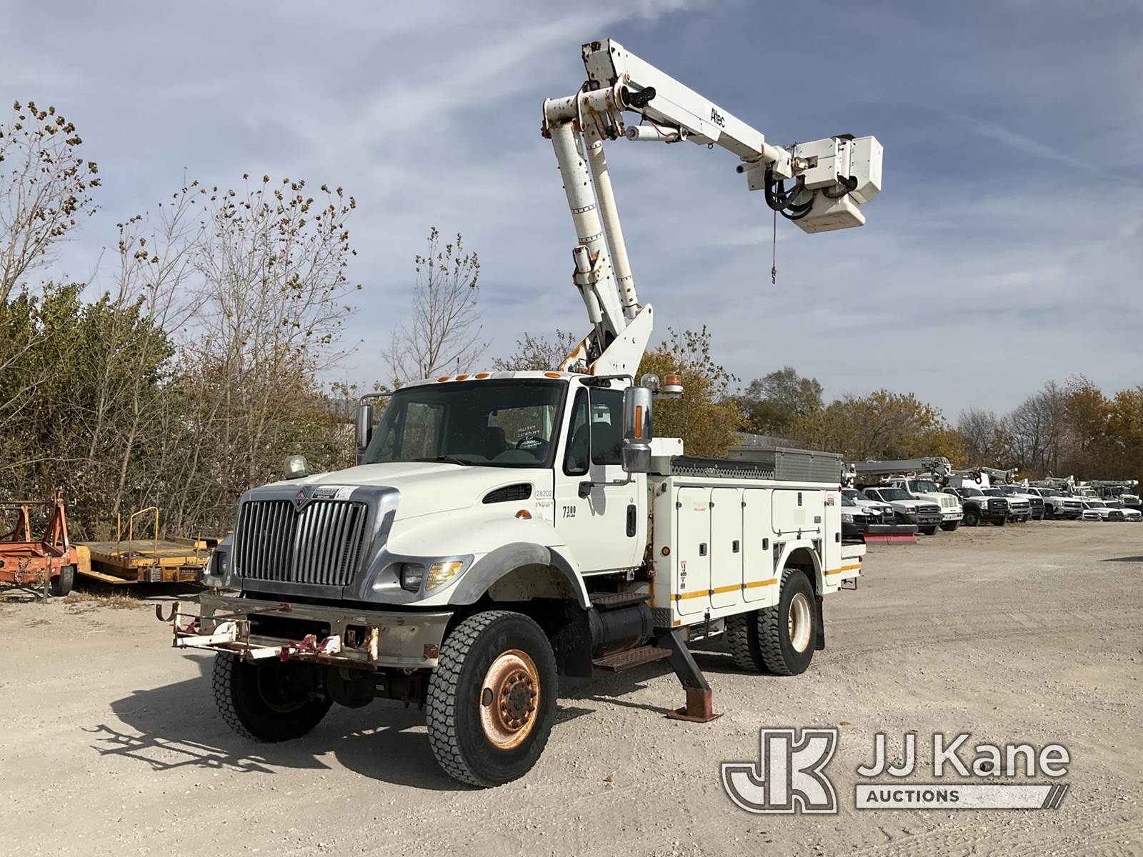 2002 Altec TA41M, 46 ft, Articulating & Telescopic Material Handling Bucket Truck For Sale ...