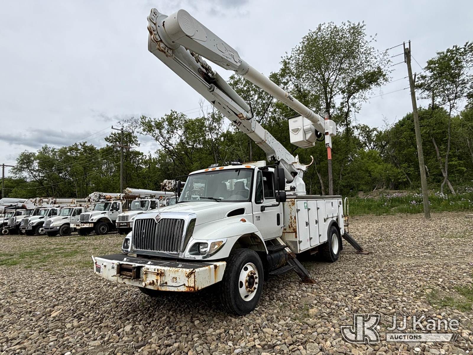 2005 Altec AM55, 60 ft, Over-Center Material Handling Bucket Truck For ...