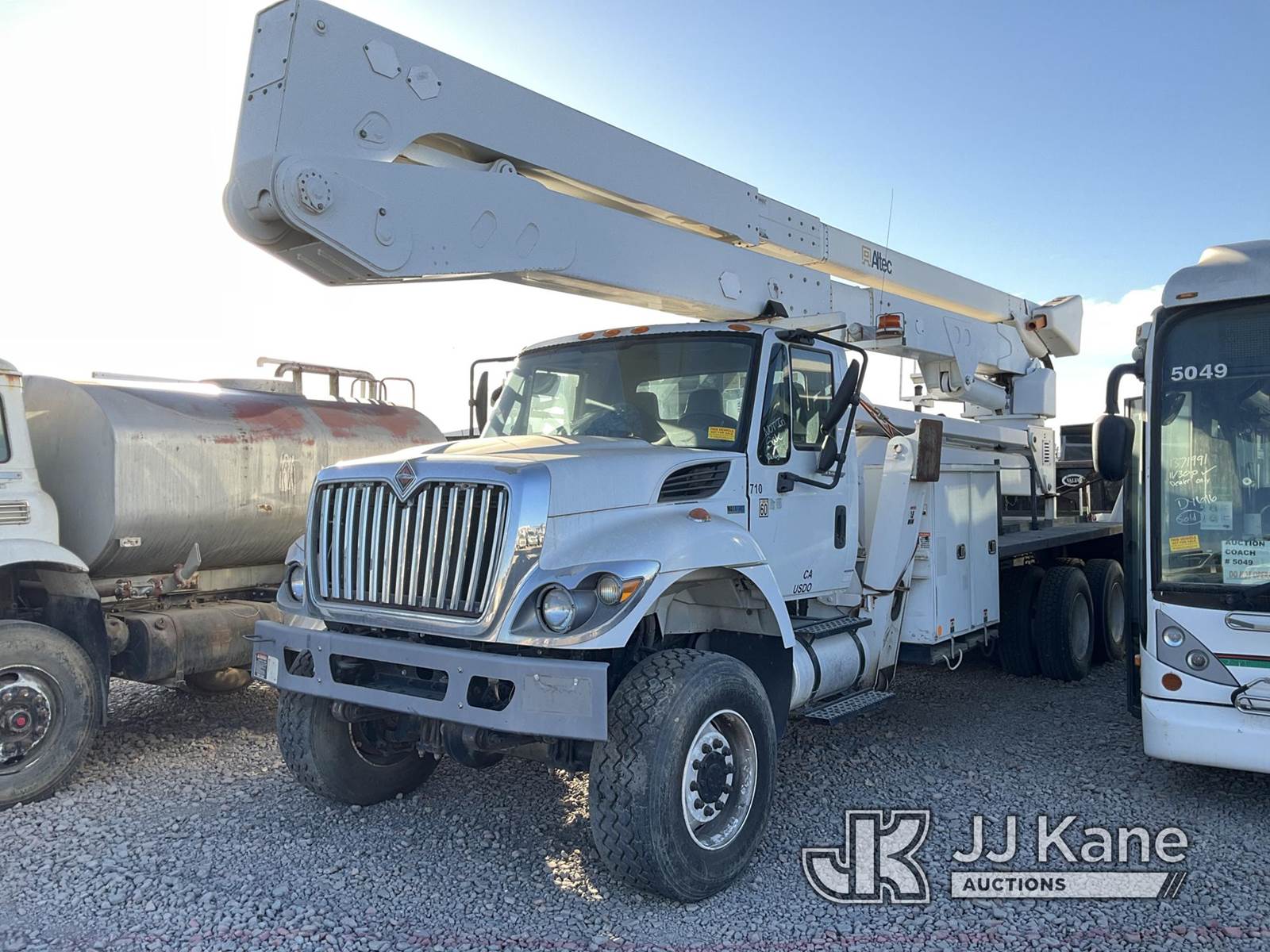 2013 Altec A77T-E93, 97 ft, Articulating & Telescopic Material Handling Elevator Bucket Truck ...