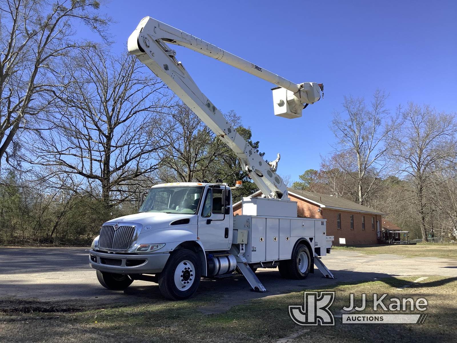 2016 Altec AA55-MH, 60 ft, Material Handling Bucket Truck For Sale ...
