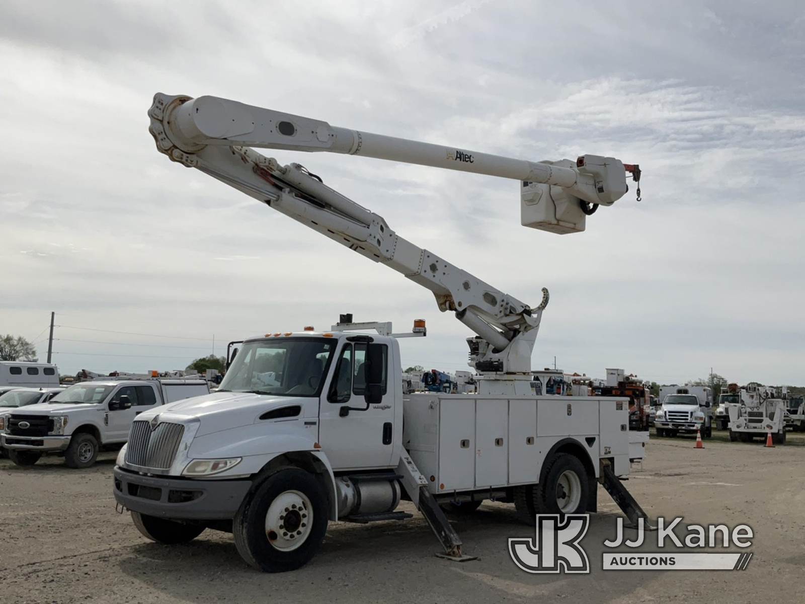 2014 Altec AM55, 60 ft, Over-Center Material Handling Bucket Truck For ...