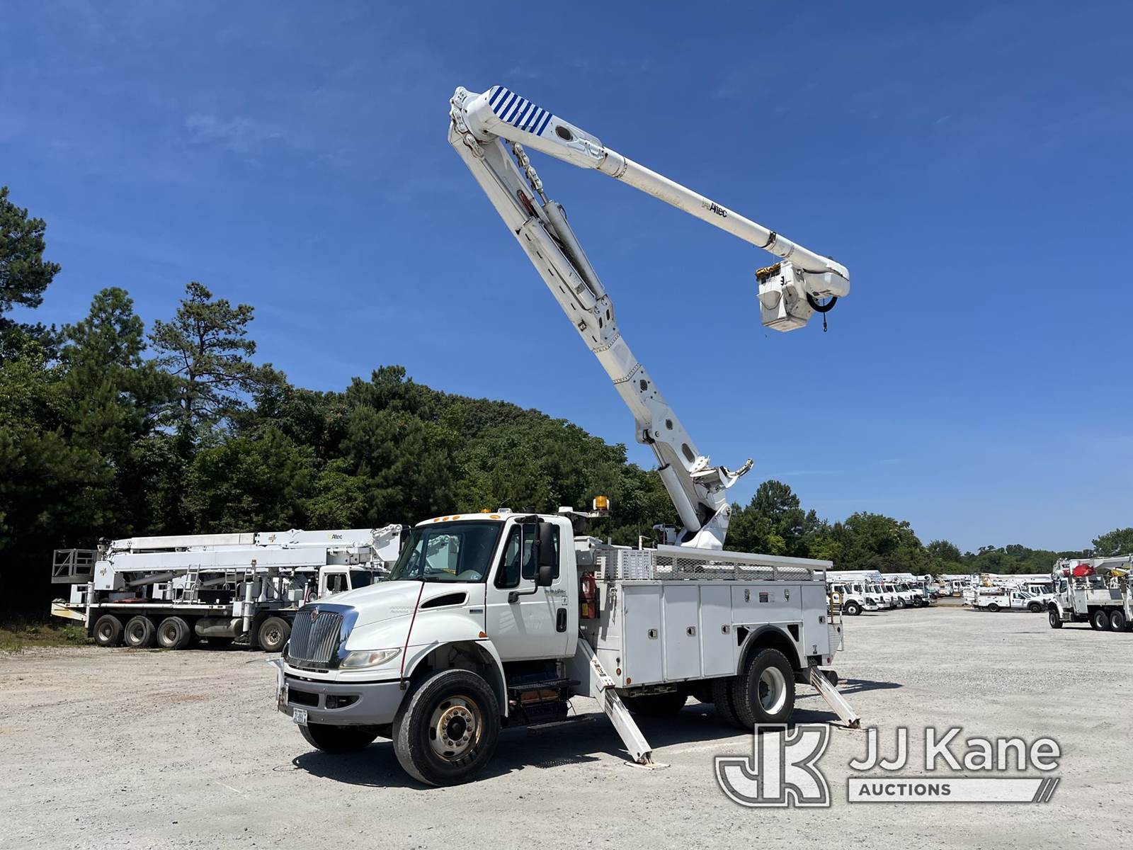 2014 Altec AM55, 60 ft, Over-Center Material Handling Bucket Truck For ...