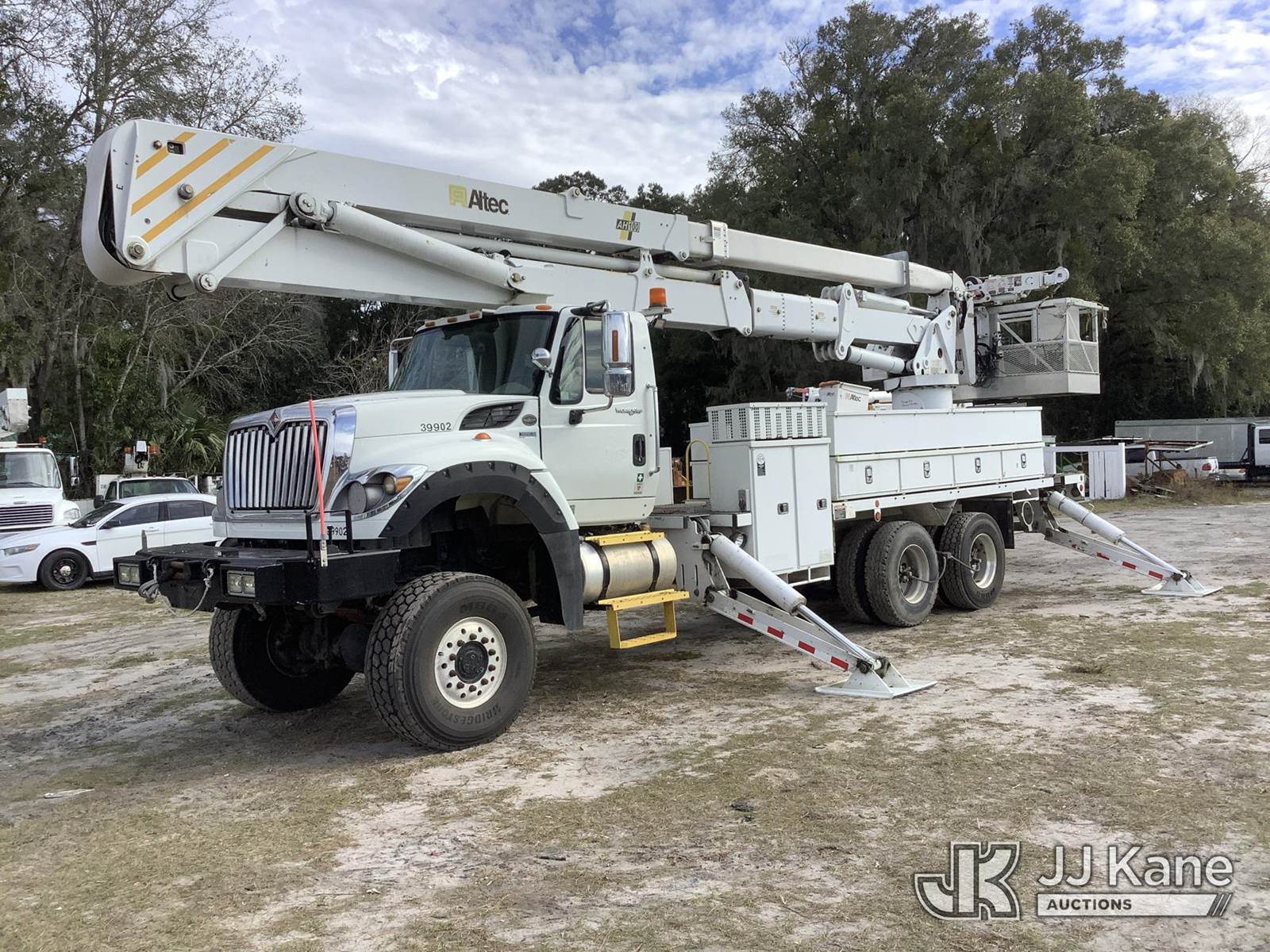 2012 Altec AH100, 100 ft, Articulating & Telescopic Material Handling ...