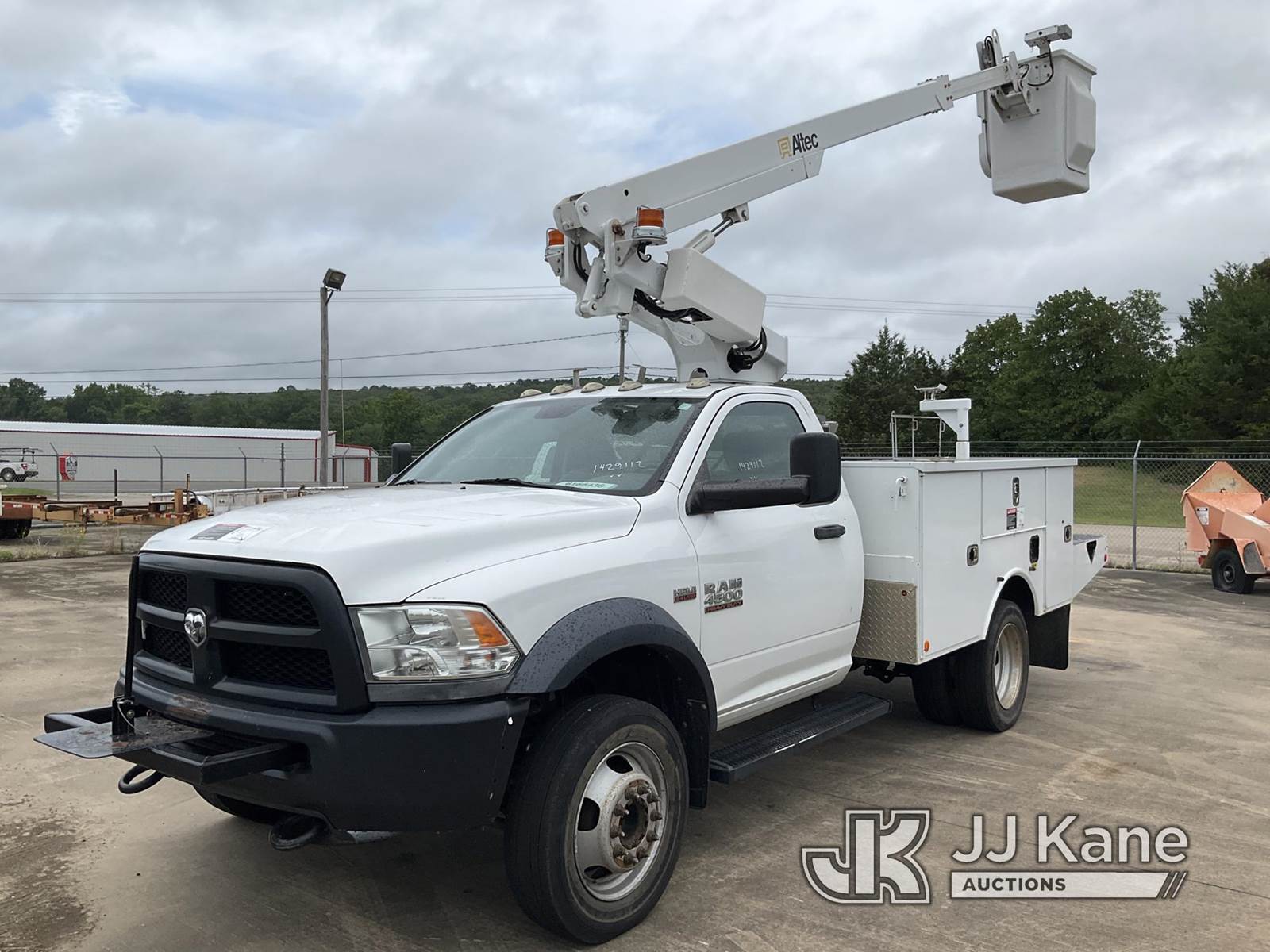 2016 Altec AT200A, 35 ft, Telescopic Non-Insulated Bucket Truck For ...