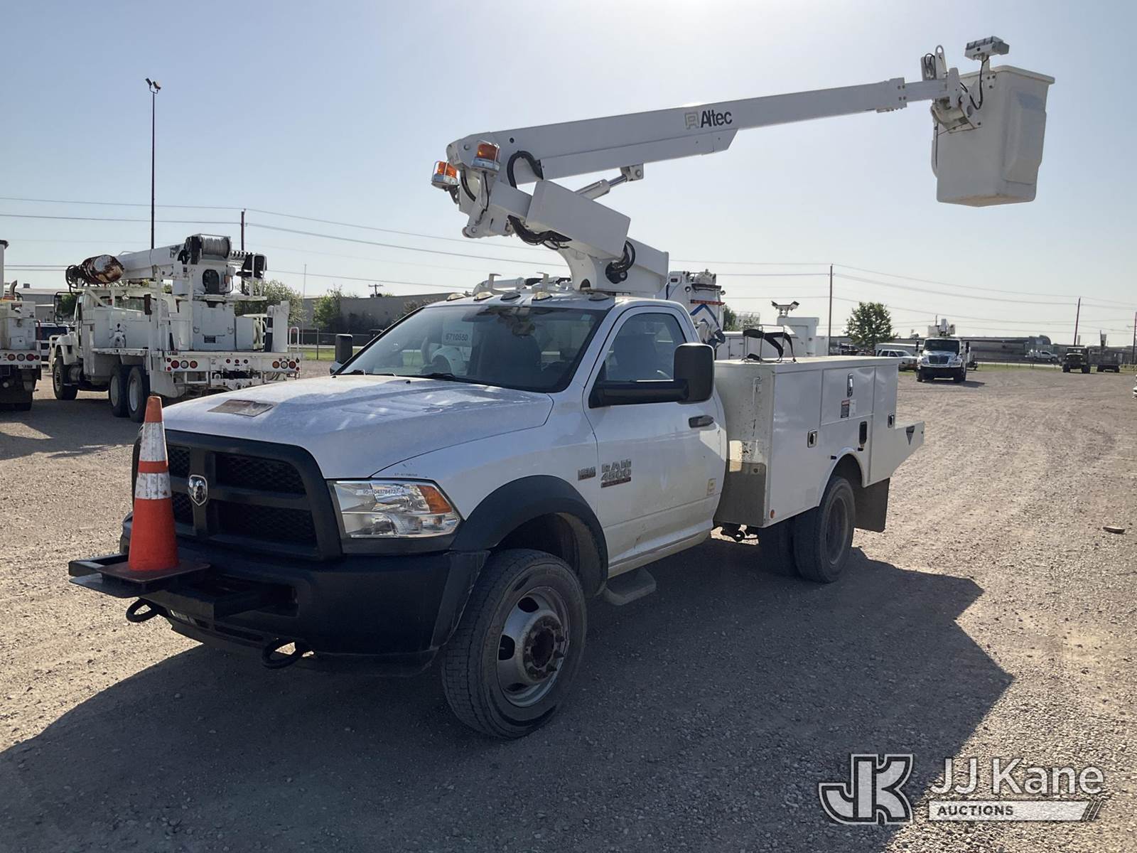 2016 Altec AT200A, 35 ft, Telescopic Non-Insulated Bucket Truck For ...