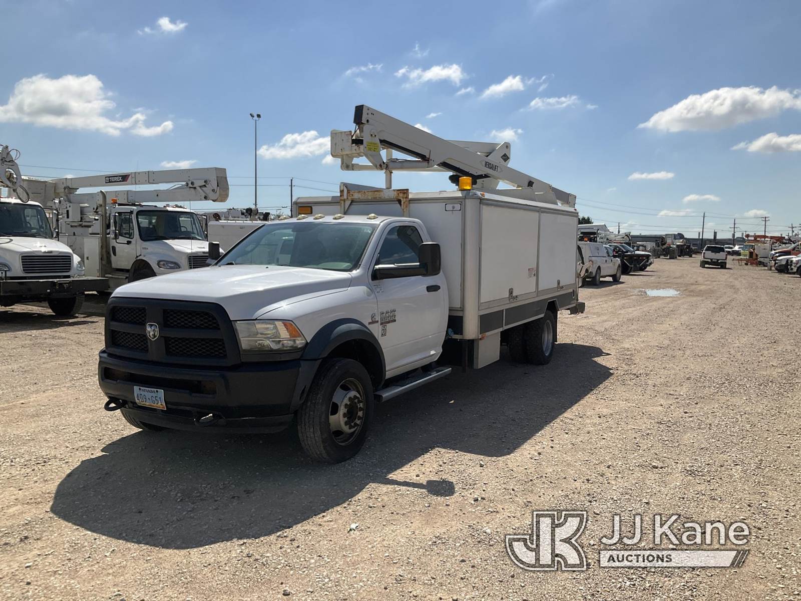 2013 Versalift SST40, Articulating & Telescopic Non-Insulated Bucket ...