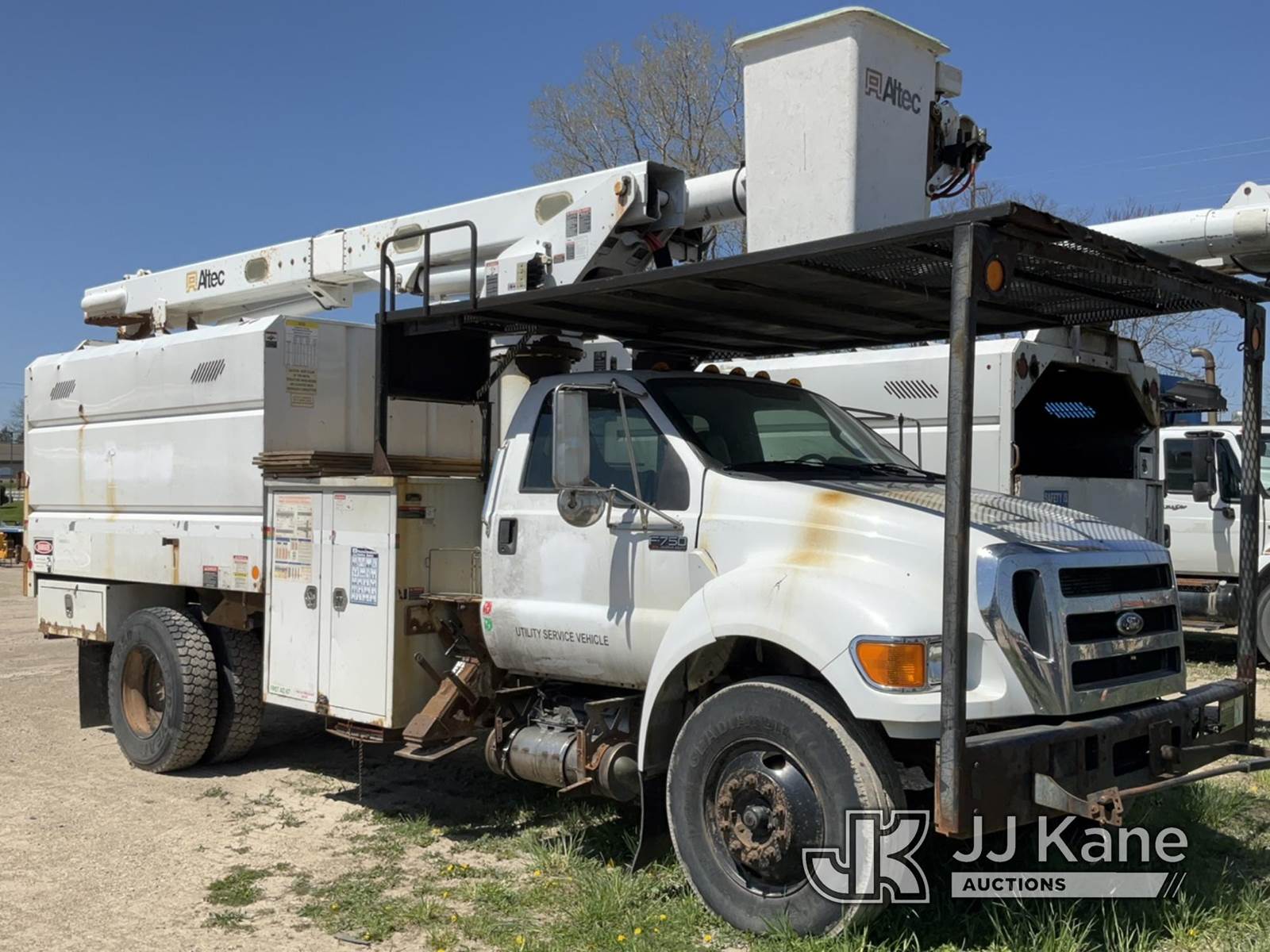 2011 Altec LRV55, 60 ft, Over-Center Bucket Truck For Sale, 138,021 ...