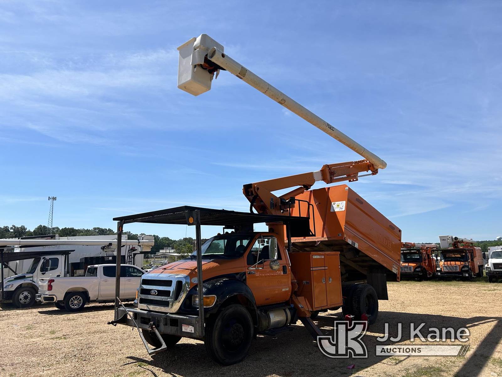 2013 Altec LR756, 60 ft, Over-Center Bucket Truck For Sale, 104,298 ...