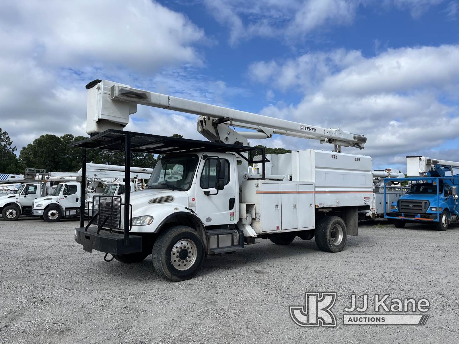 2014 Terex XT60-70, 75 ft, Over-Center Elevator Bucket Truck For Sale, 14,141 Hours | Chester ...