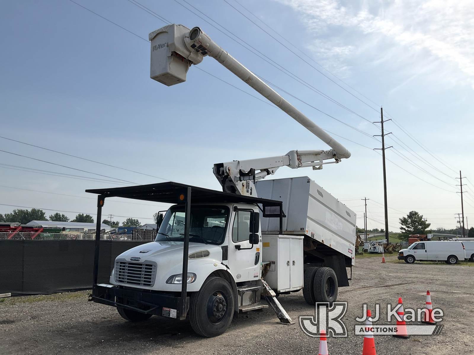 2011 Altec LRV55, 60 ft, Over-Center Bucket Truck For Sale, 12,274 ...