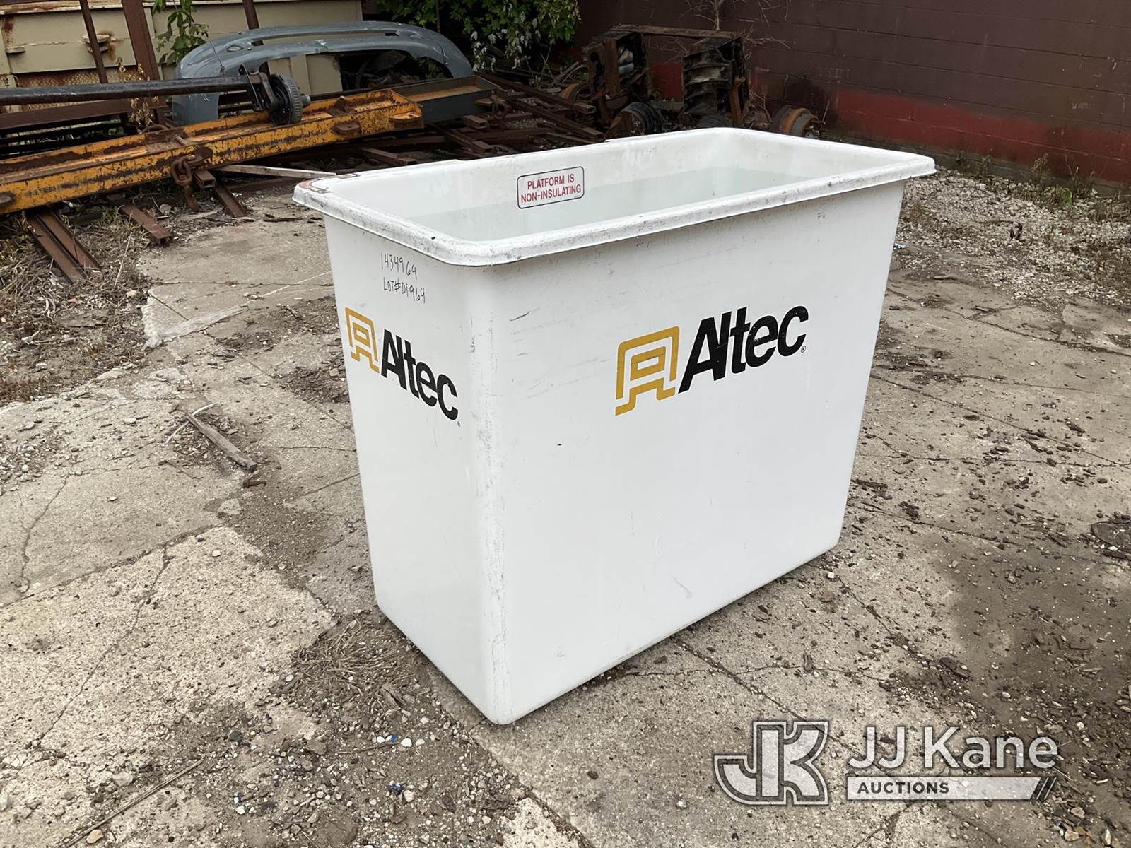 Altec Bucket (2-man) 4ft x 26in Area 3ft 8in Tall (Minor Damage to the ...
