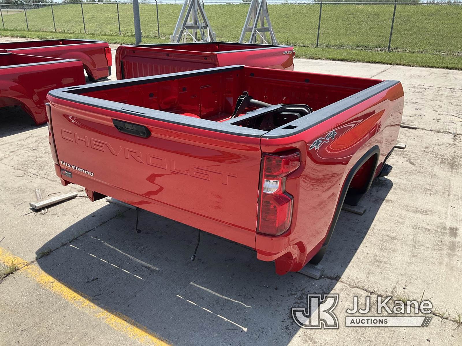2021 Chevrolet Silverado 4x4 Truck Bed With rear bumper and hitch ...