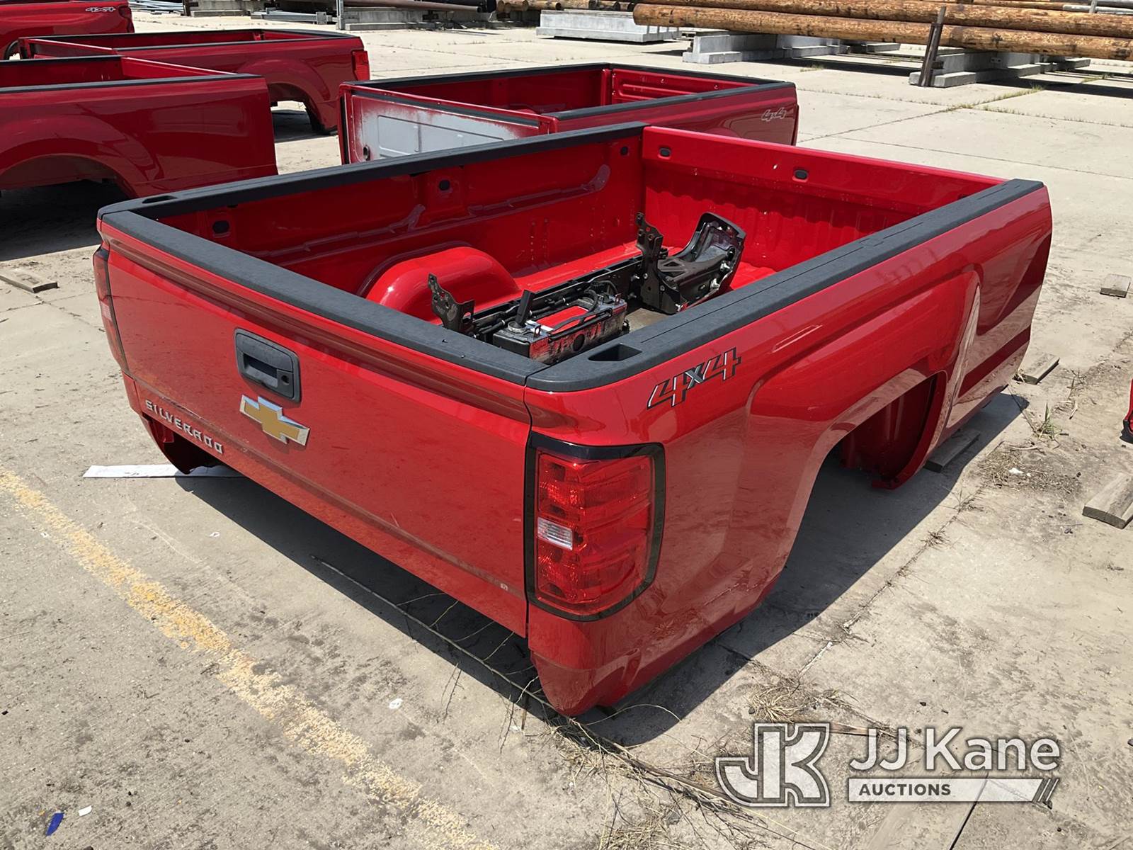 2018 Chevrolet Silverado 4x4 Truck Bed With rear bump (Light Hail ...