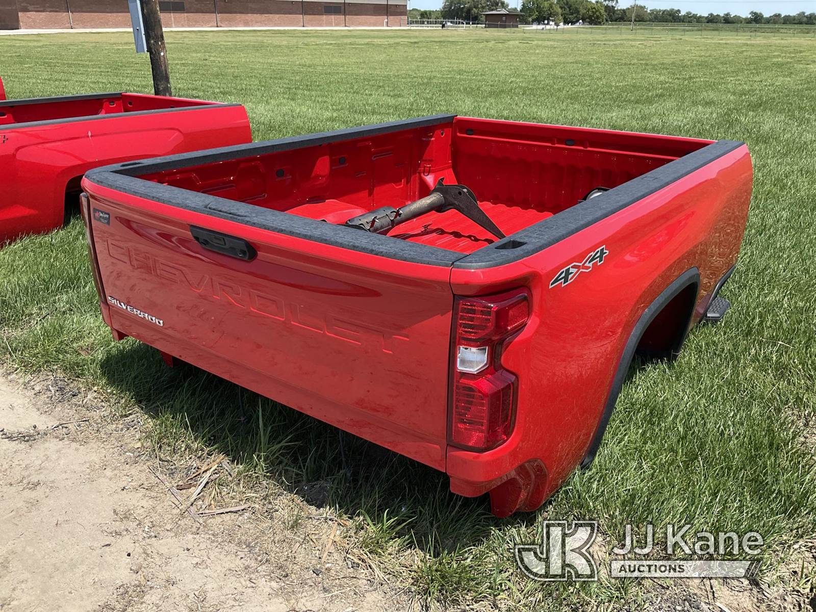 2021 Chevrolet Silverado 4x4 Truck Bed With rear bumper and hitch ...