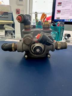 Bendix Air Brake R-12 Relay Valve, T-110047-P,909628 For Sale | Hialeah ...