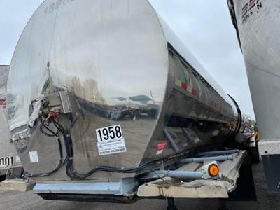 1993 BULK REAR UNLOAD / 7,000 GALLONS / INSULATED Chemical / Acid Tank ...