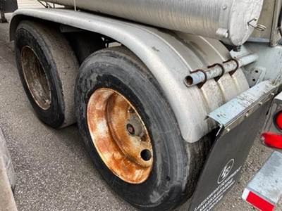 1993 BULK REAR UNLOAD / 7,000 GALLONS / INSULATED Chemical / Acid Tank ...