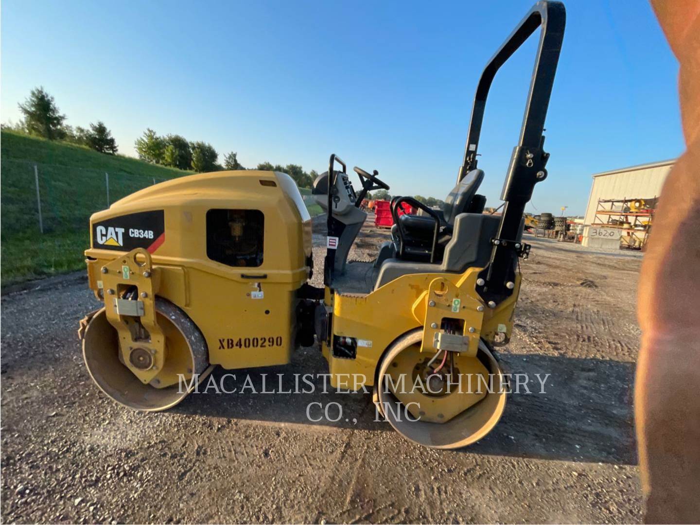 2016 Caterpillar CB34B Smooth Drum Roller Compactor For Sale, 1,850 ...