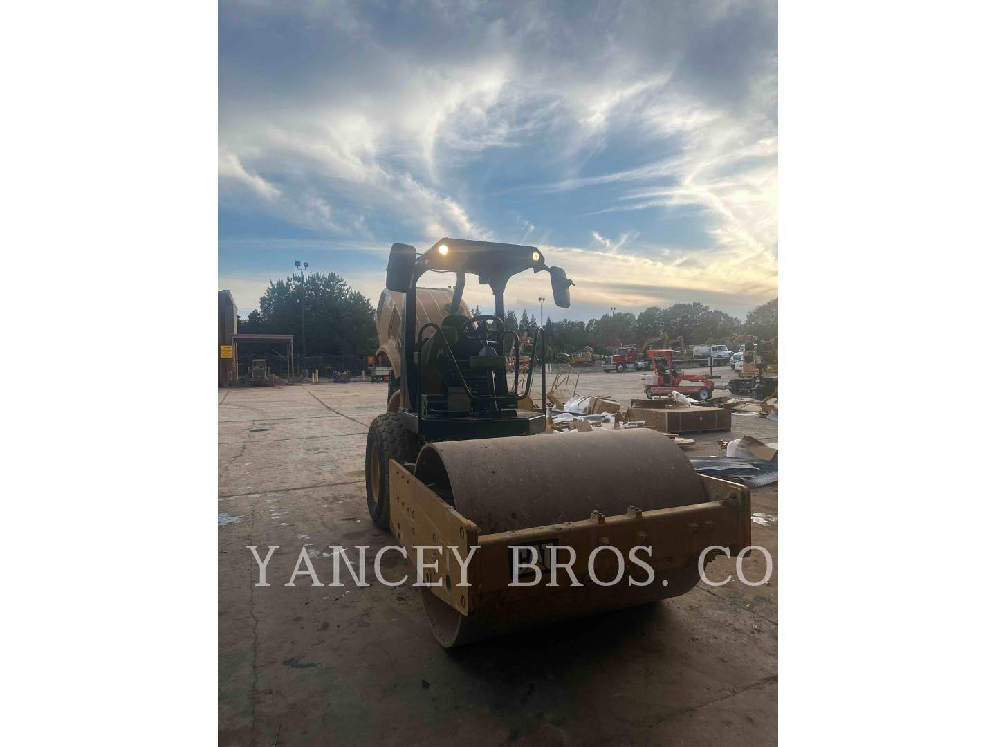 2016 Caterpillar CS44B Vibratory Soil Compactor For Sale, 1,270 Hours ...