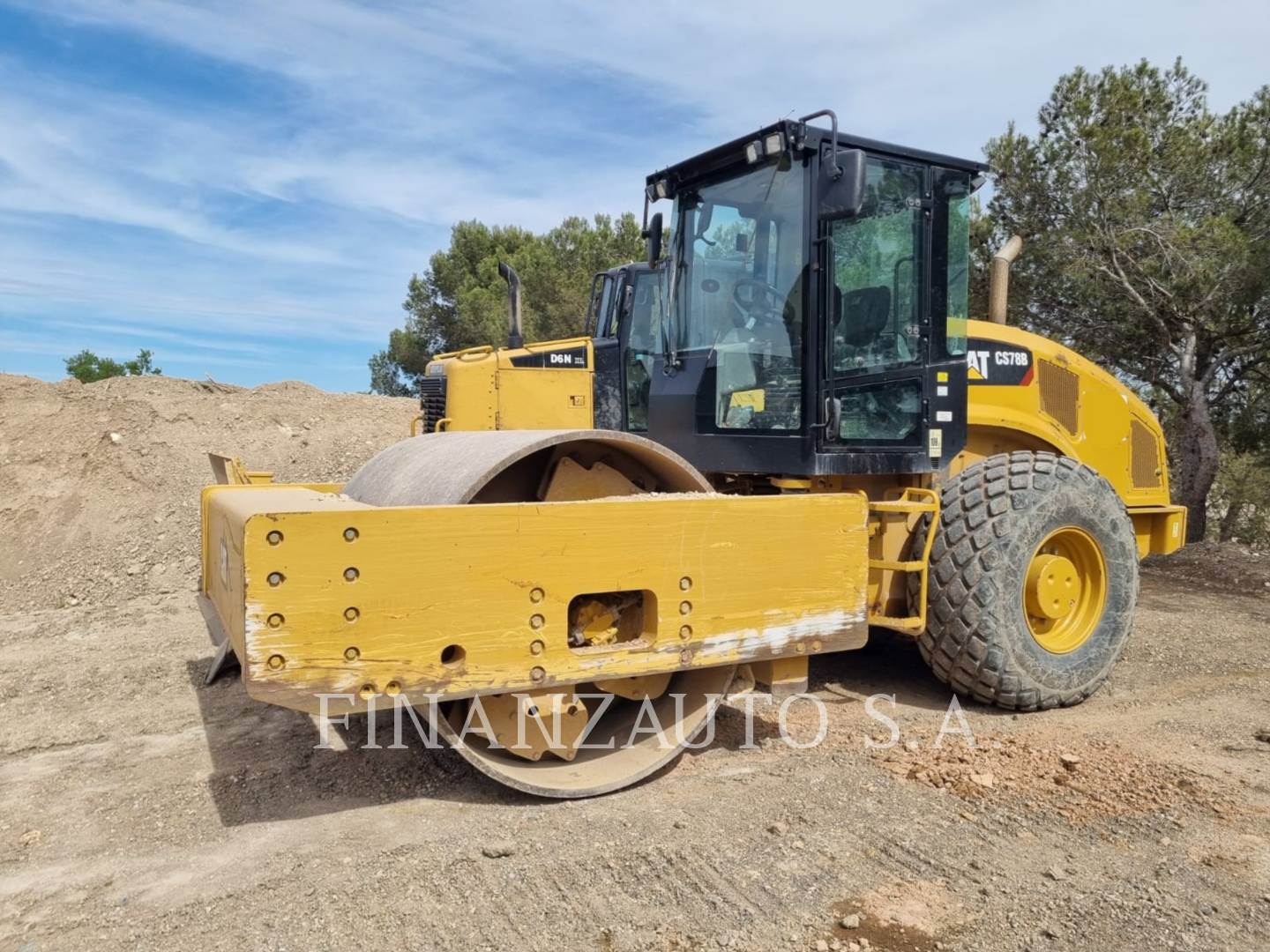 2015 Caterpillar CS78B Smooth Drum Roller Compactor For Sale | Zaragoza ...
