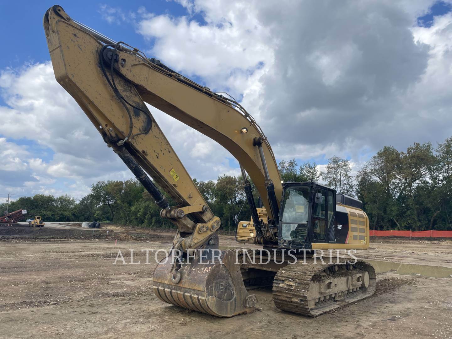 2017 Caterpillar 352F Excavator For Sale, 10,668 Hours | East Dundee ...
