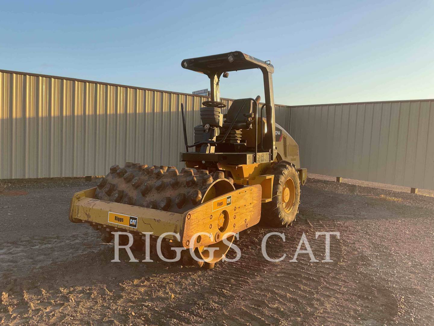 2014 Caterpillar CP44 Smooth Drum Roller Compactor For Sale, 2,667 ...