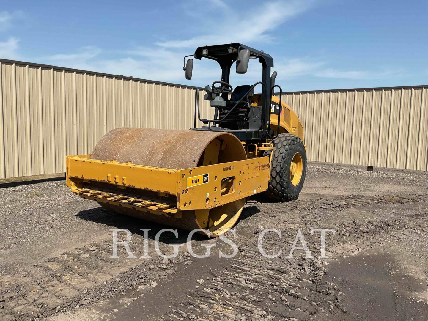 2015 Caterpillar CS56B Smooth Drum Roller Compactor For Sale, 2,127 ...