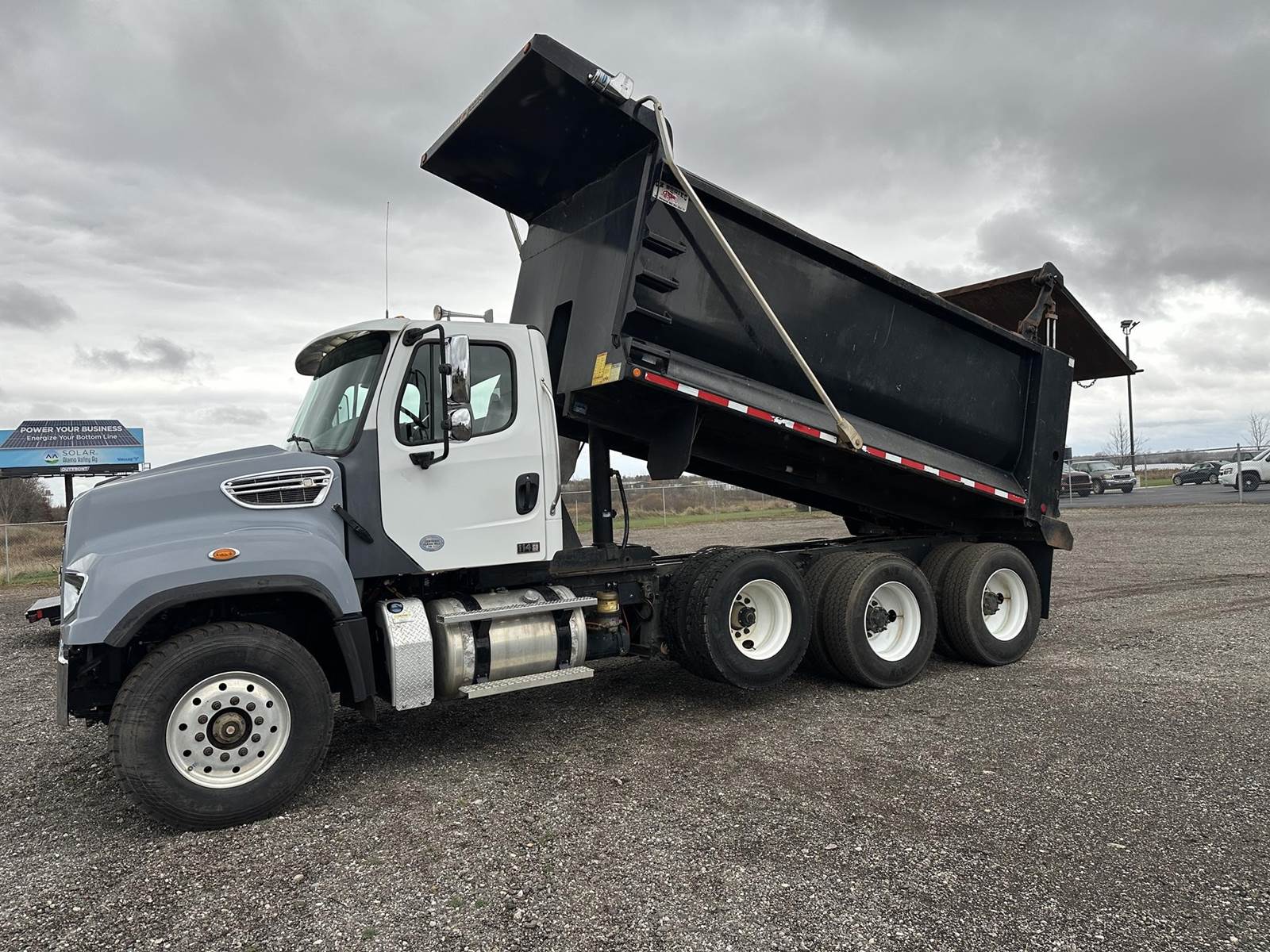 2021 Freightliner 114SD Tri Axle Dump Truck - Detroit 525HP, Automatic ...