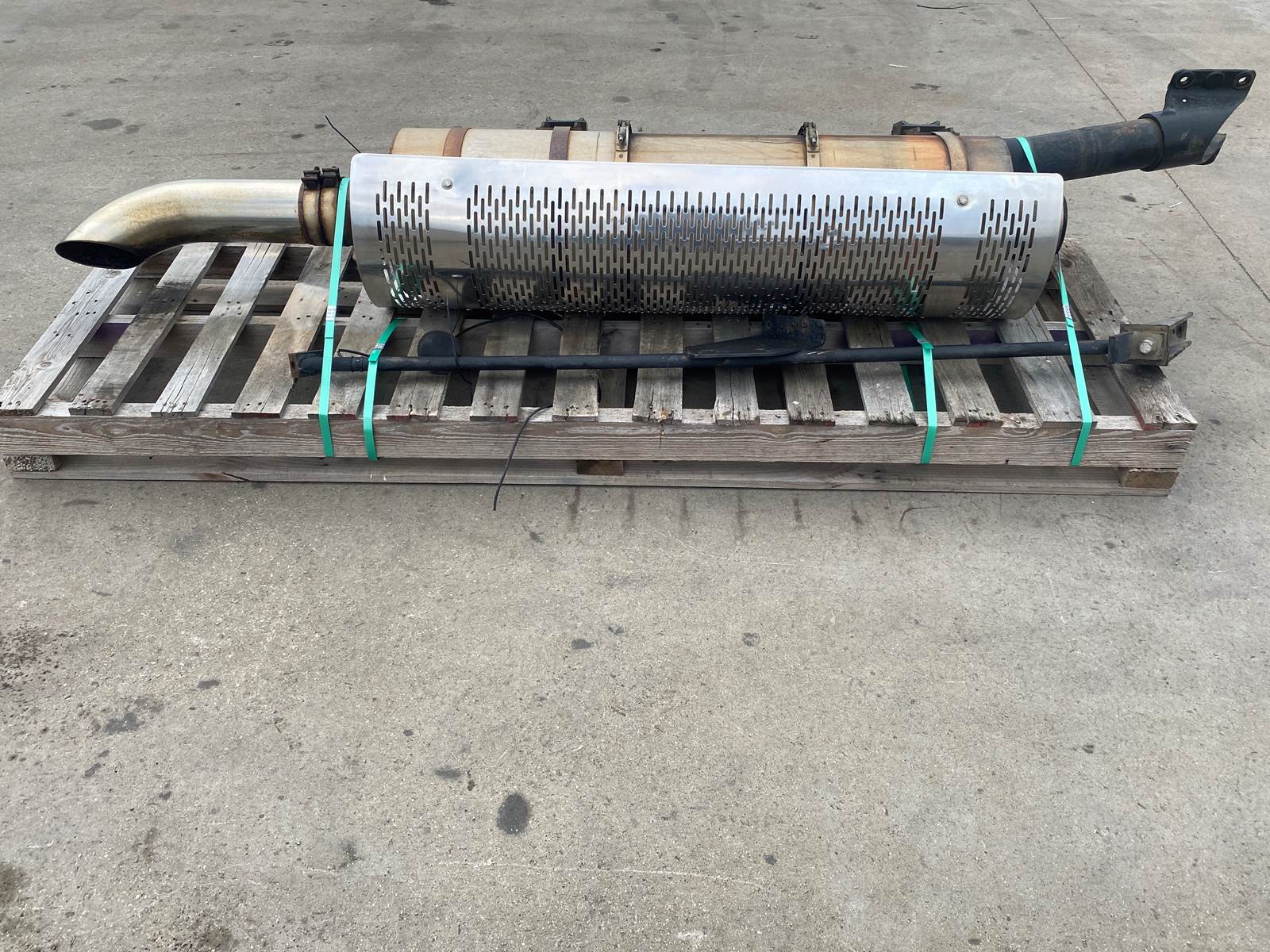 2009 Used International 9900I Exhaust Stack + Bracket For Sale | Dorr ...